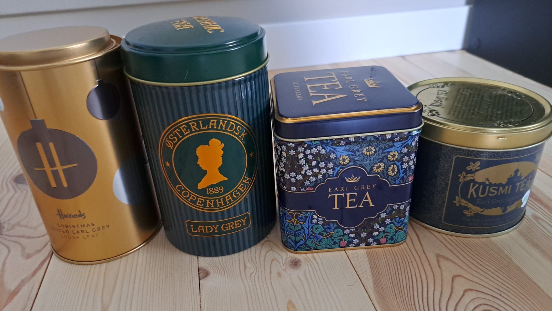 Se produkter som liknar Fyra (4) teburkar från Harrod.. på Tradera ...