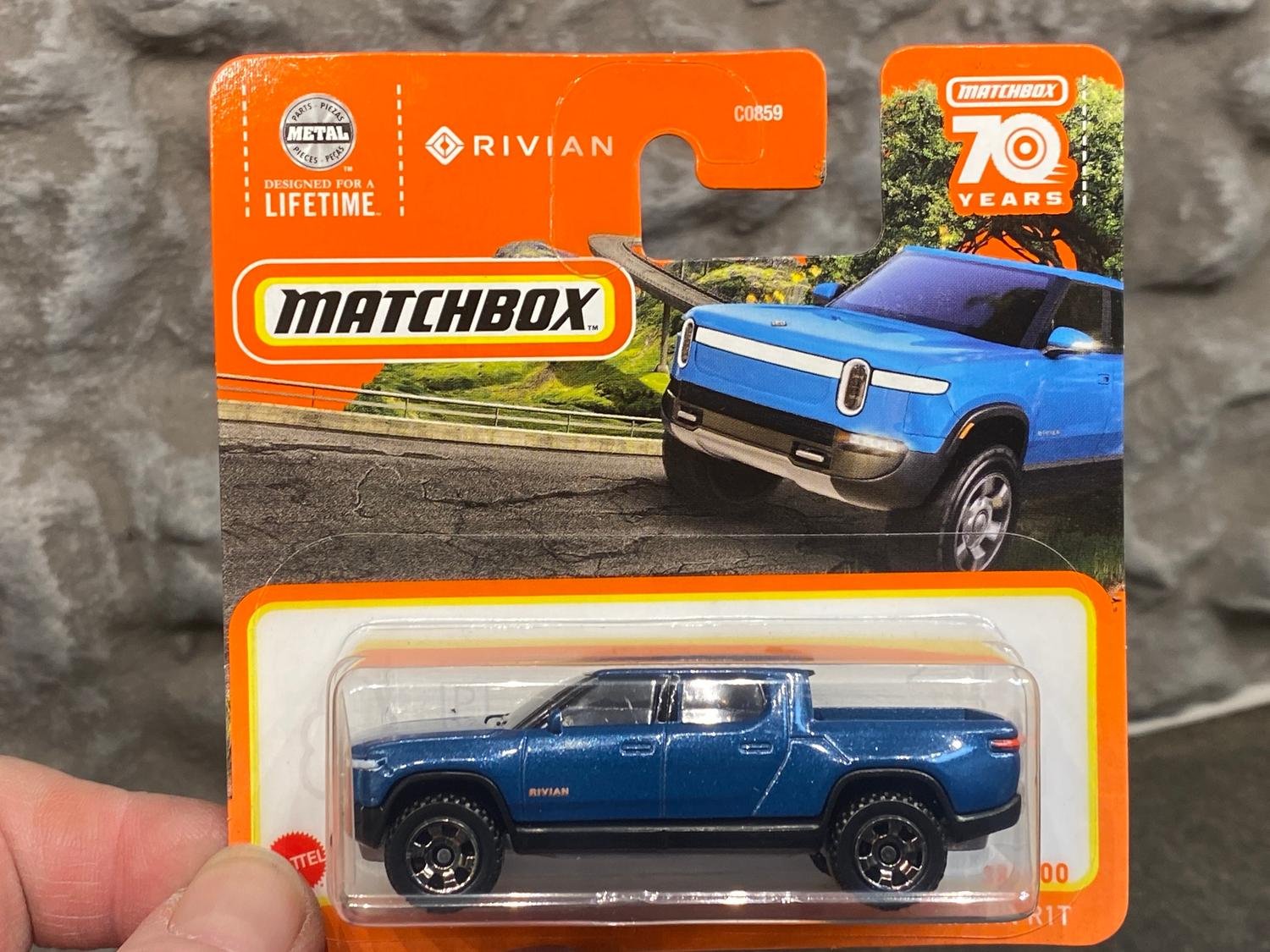 Skala 1/64 Matchbox - Rivian R1T | Köp från YAKOL på Tradera (579250517)