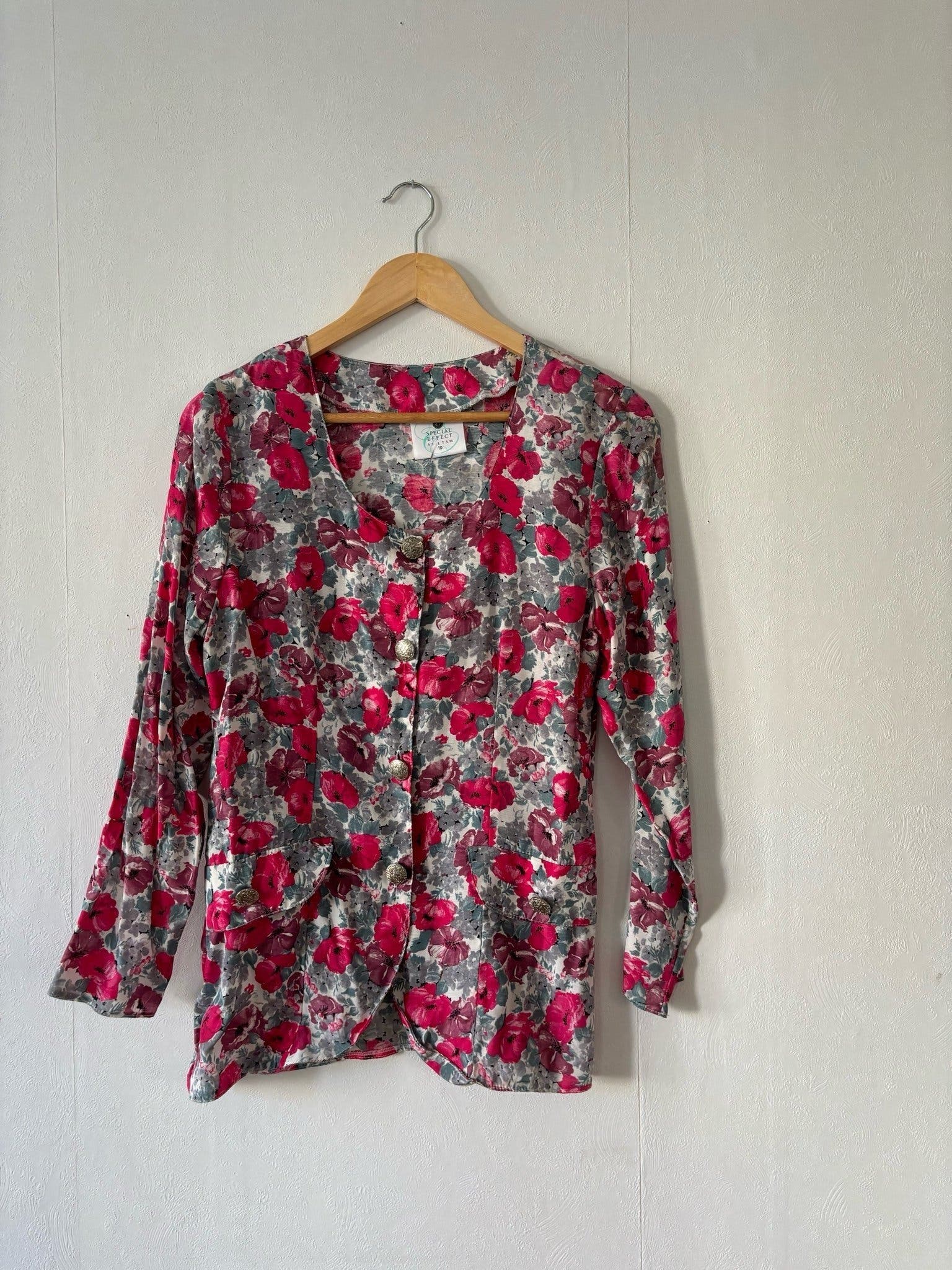 Se produkter som liknar Vintage 80-tal blommig blus m.. på Tradera ...