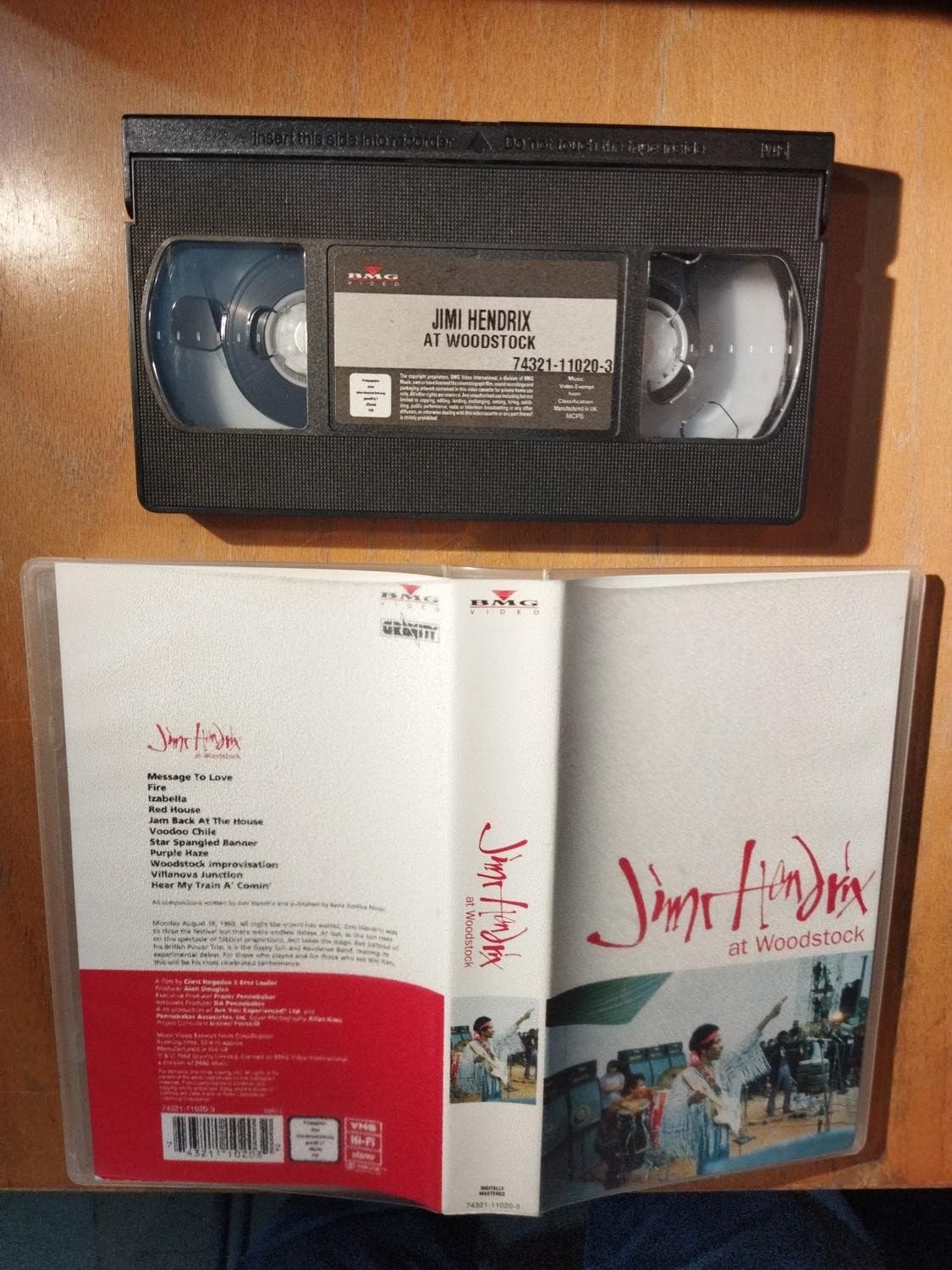 Jimi Hendrix - At Woodstock. VHS | Köp på Tradera (695226254)
