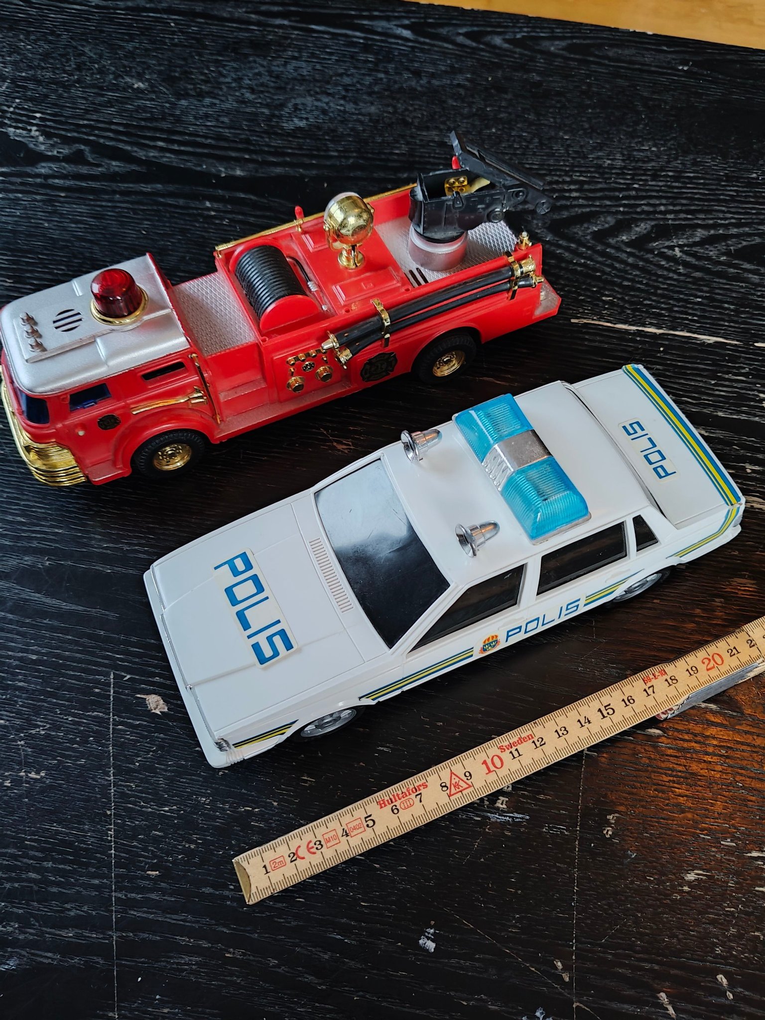 Leksaksbilar - Polisbil och Brandbil vintage | Köp på Tradera (704340595)