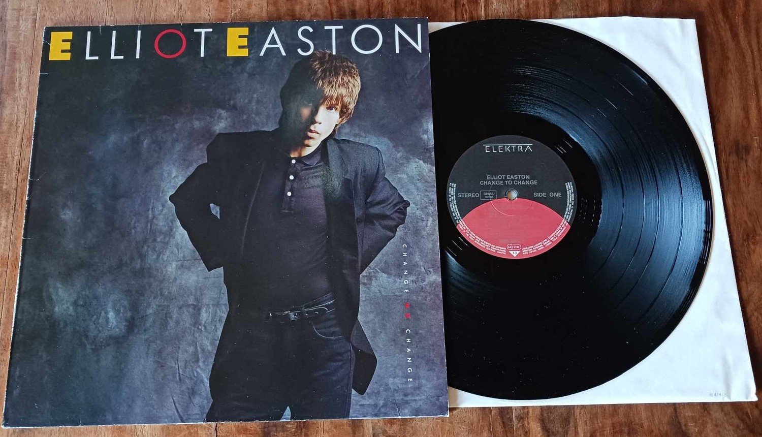 Se produkter som liknar Elliot Easton / Change No Cha.. på Tradera ...