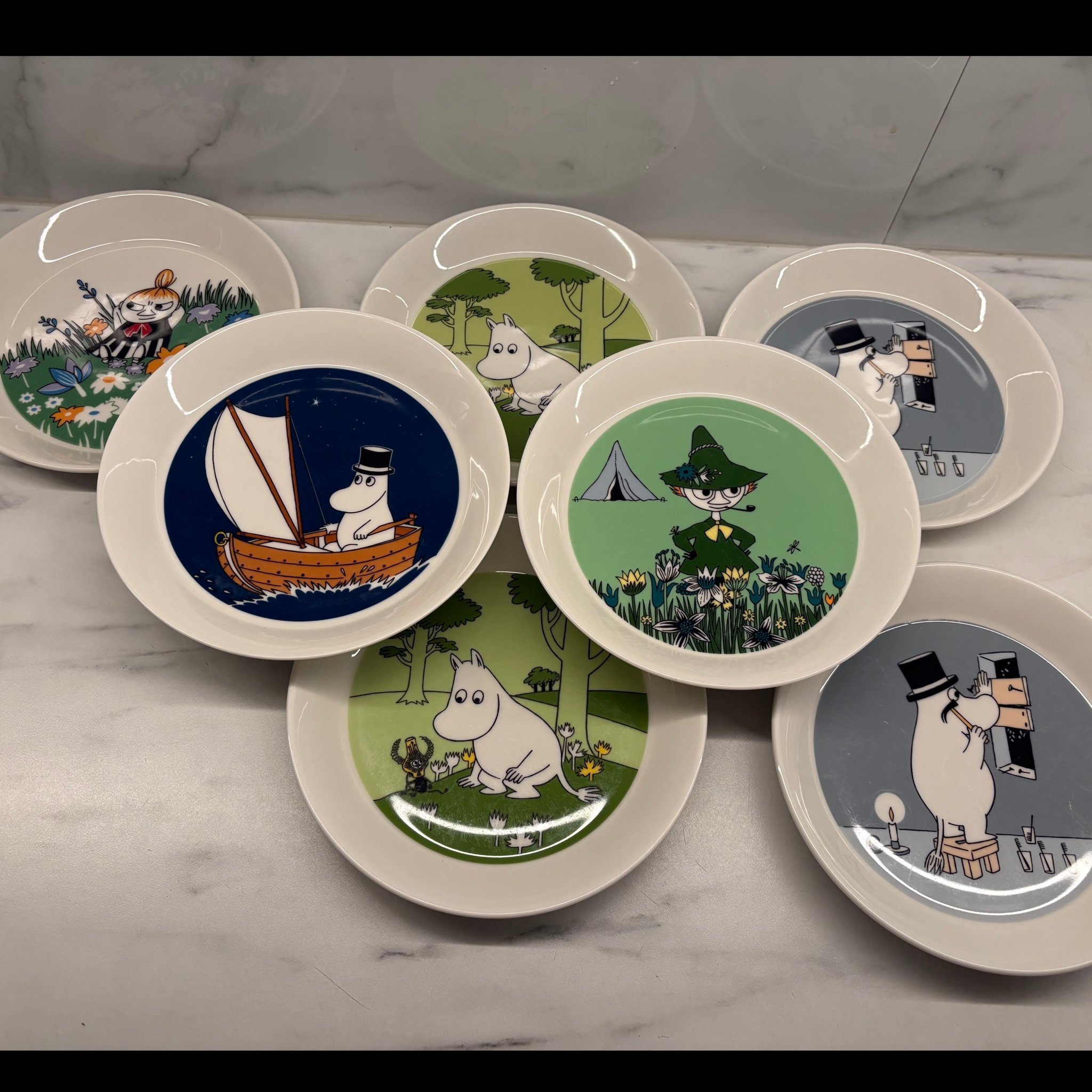 Se produkter som liknar 7 tallrikar Arabia Mumin på Tradera (697102587)