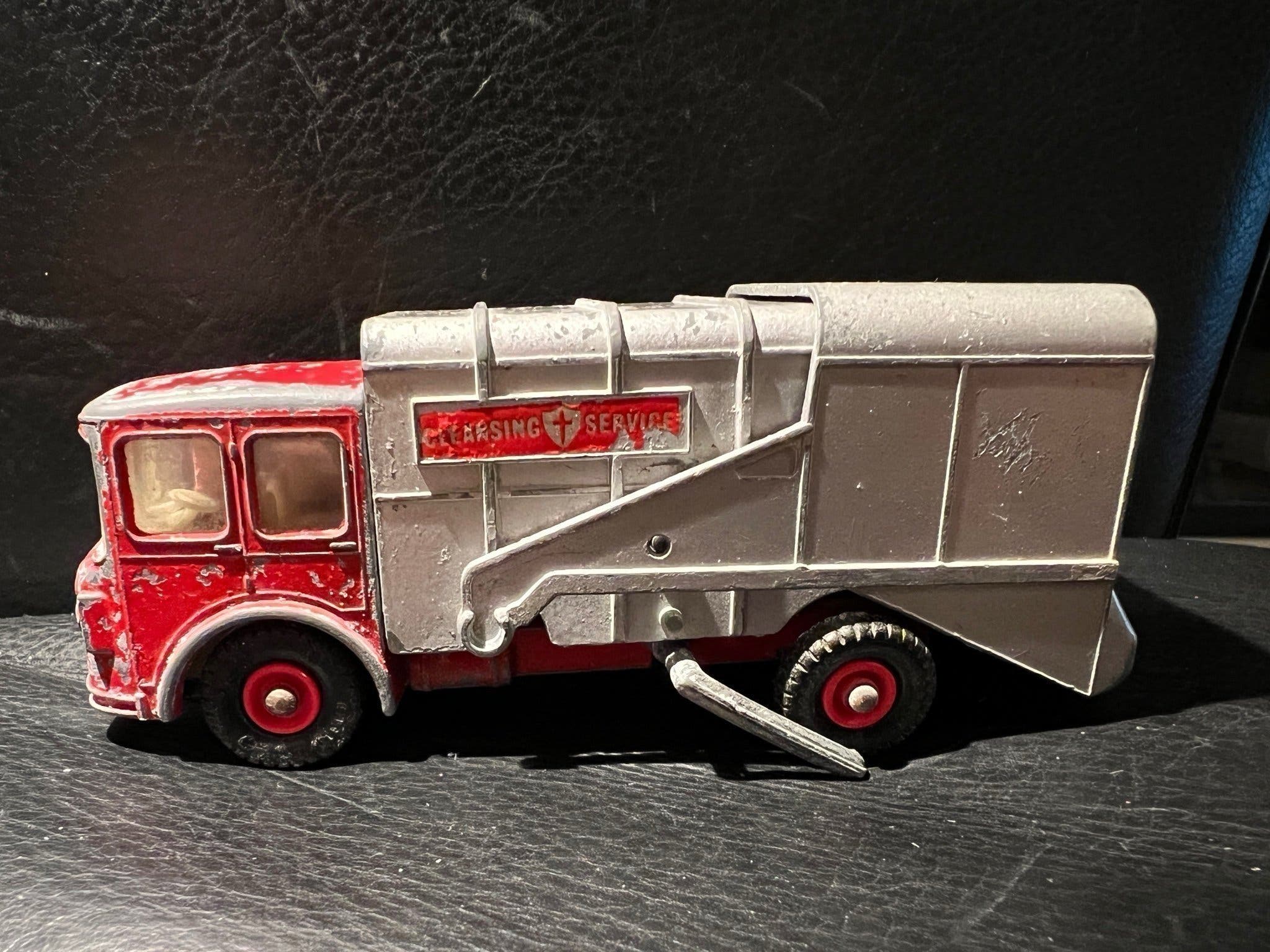 Se produkter som liknar Matchbox Series King Size Ref.. på Tradera ...