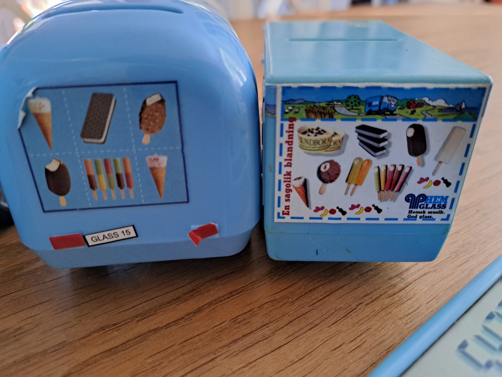 Glassbilen, Hemglass, 3 bilar, 1 miniräknare