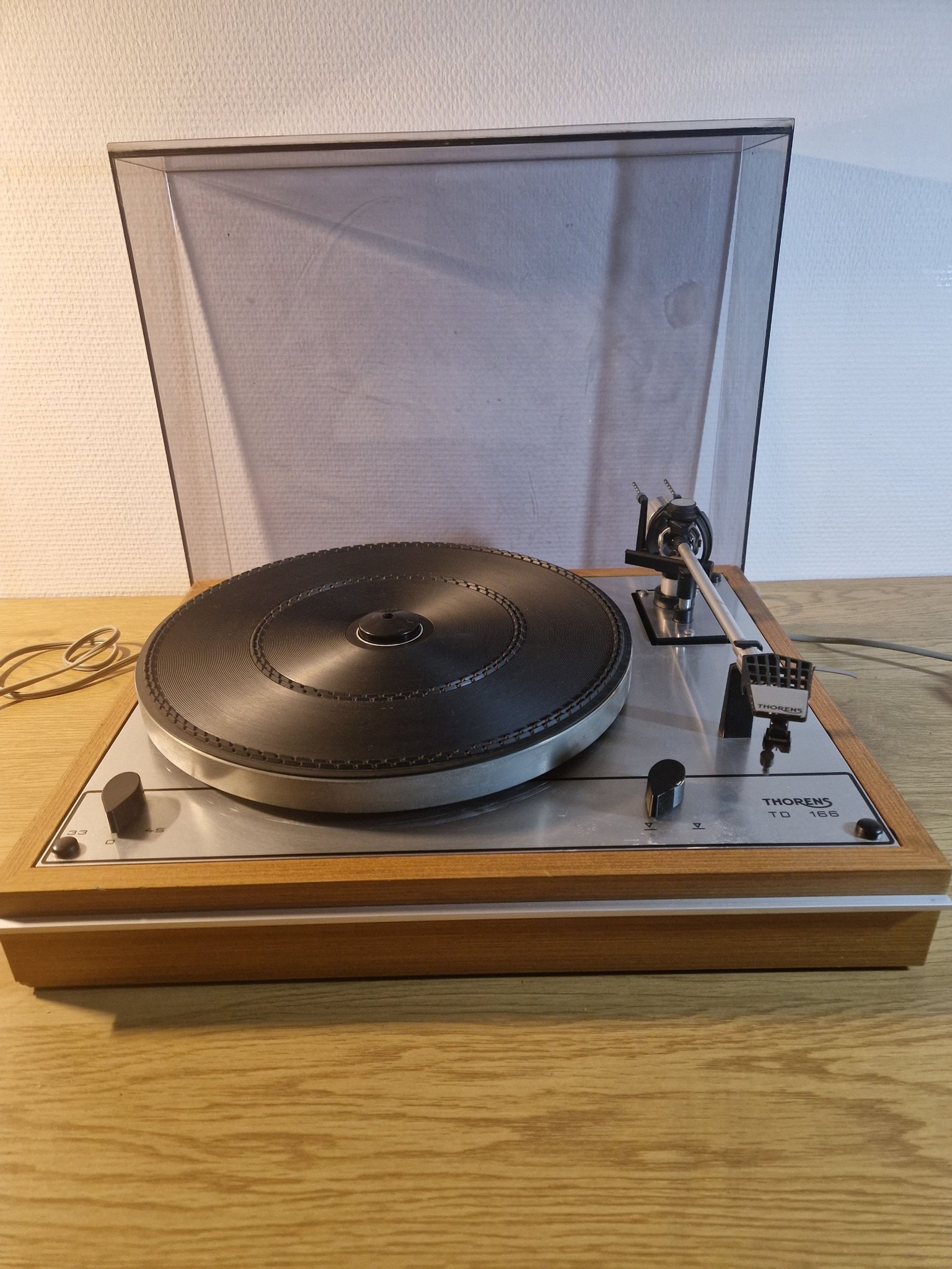 Thorens TD 166 Skivspelare med en Pickering XSV.. | Köp på Tradera ...