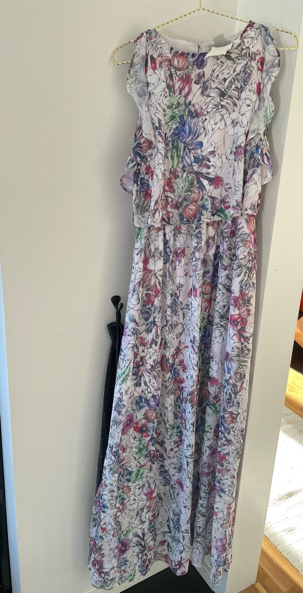 Se produkter som liknar Lång klänning 34 sommar midso.. på Tradera ...