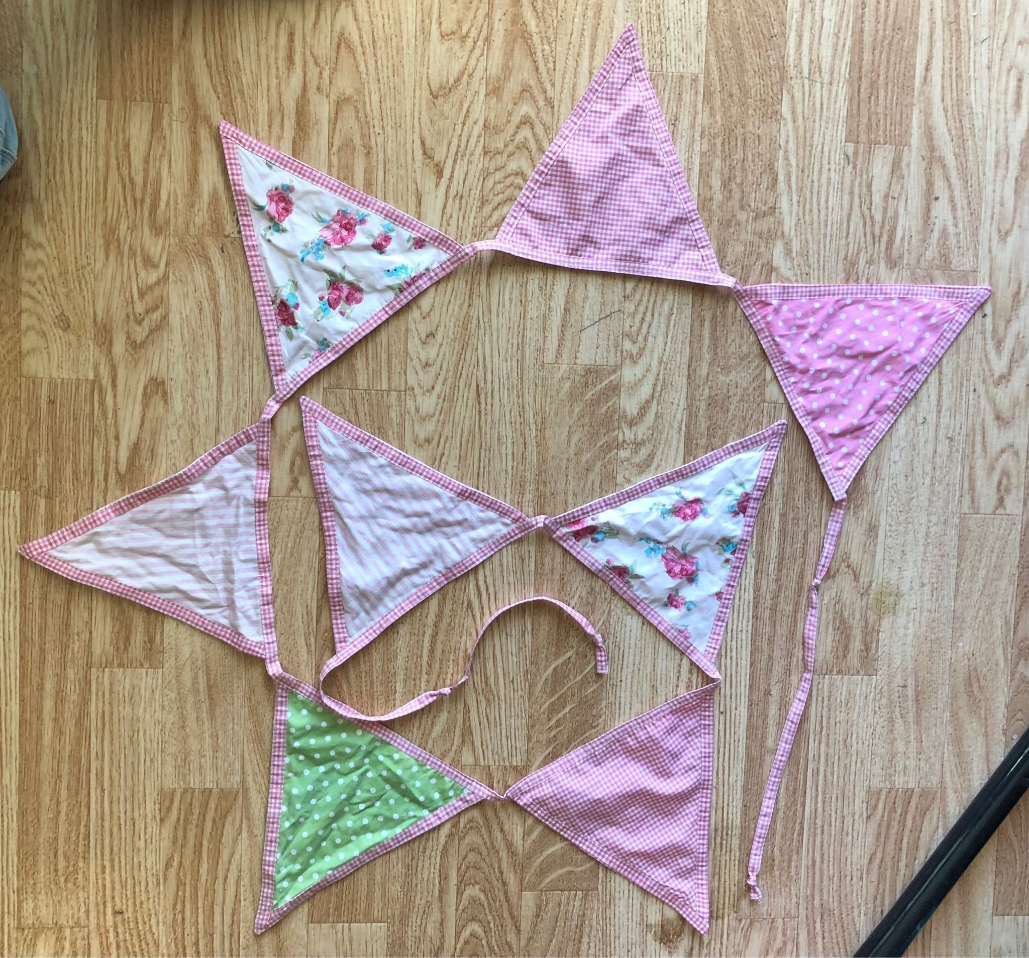 Vimpelspel/Vimplar 8 stycken i rosa, vitt och g.. | Köp på Tradera ...