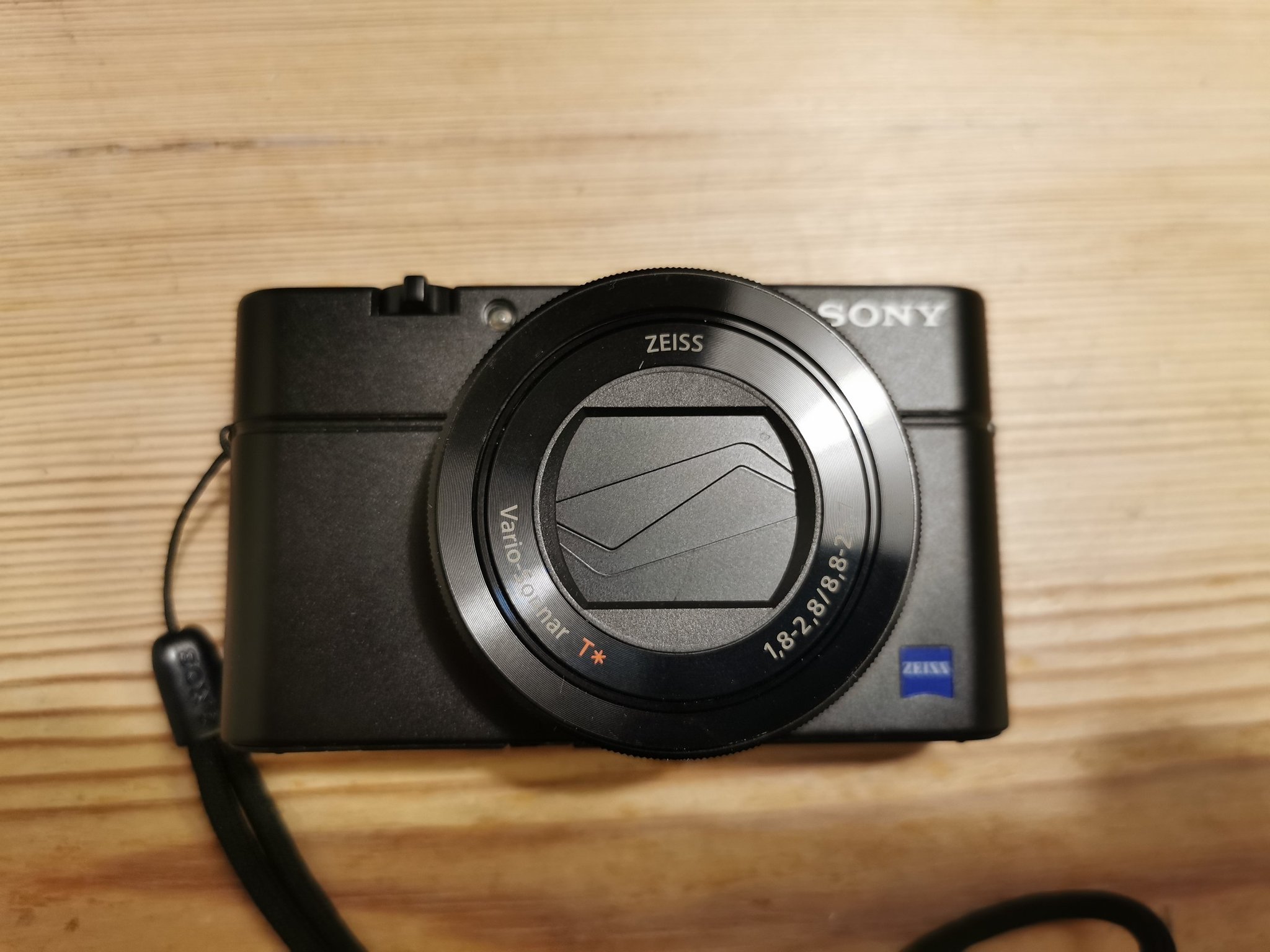 Sony RX100 iii (mycket bra skick) | Köp på Tradera (711433593)