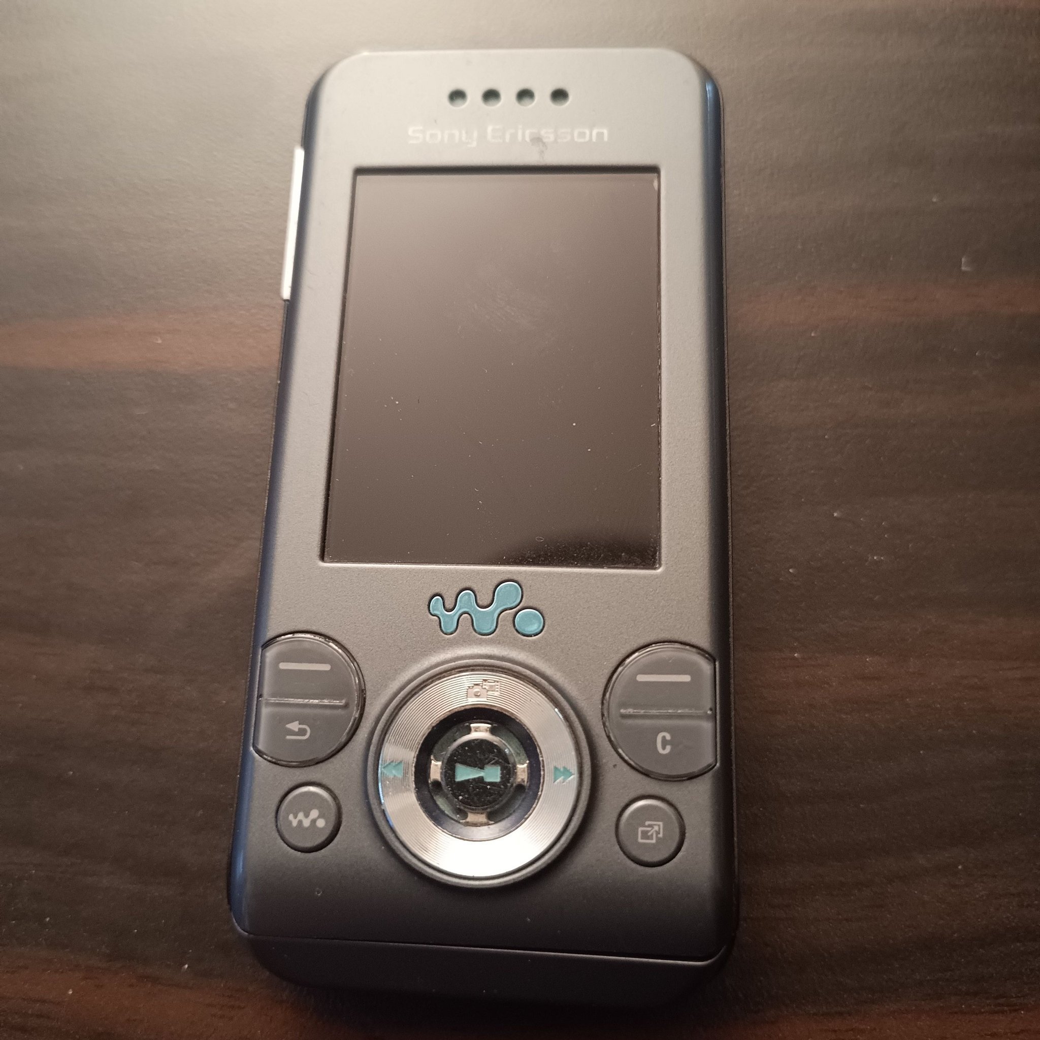 Se produkter som liknar Sony Ericsson W580i på Tradera (717739487)