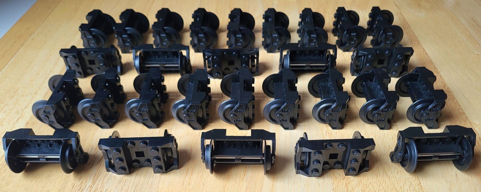 Lego 28 st hjul axel tåg vagn i gott skick 9v o.. | Köp på Tradera ...