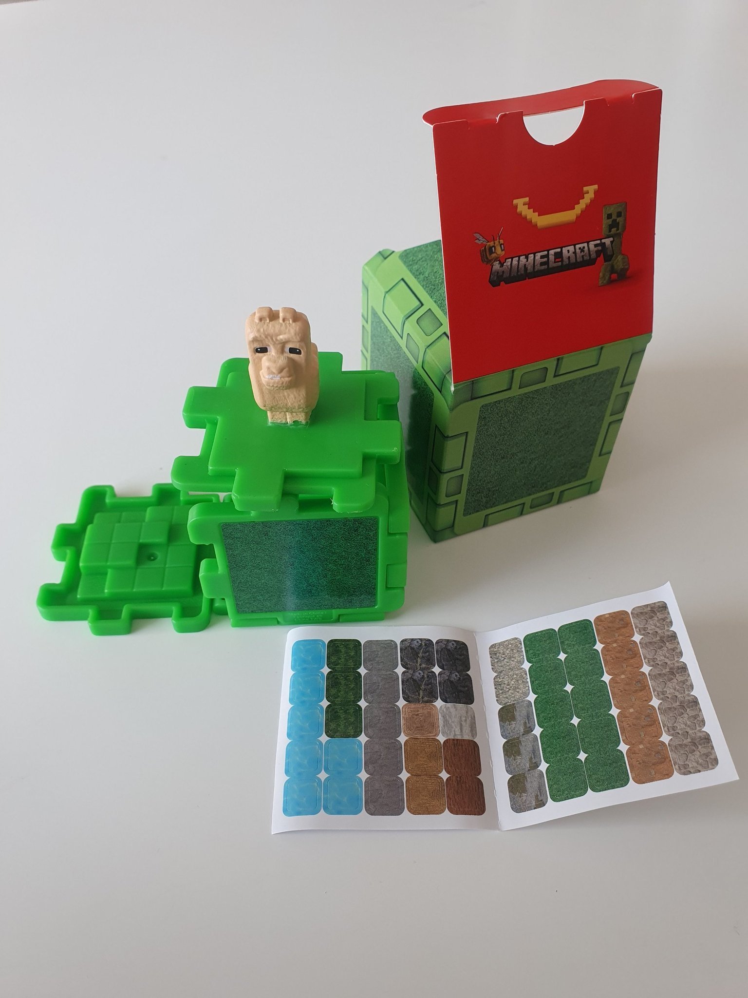 Minecraft "Grass block & Llama" -McDonalds Happ.. | Köp på Tradera ...