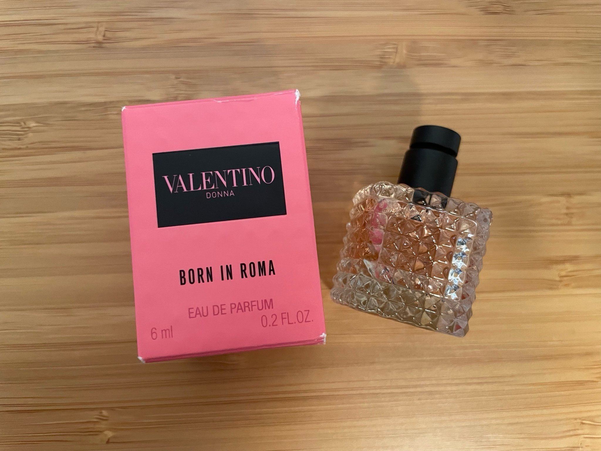 Valentino Born in Roma rosa Donna EdP 6ml | Köp på Tradera (712270593)