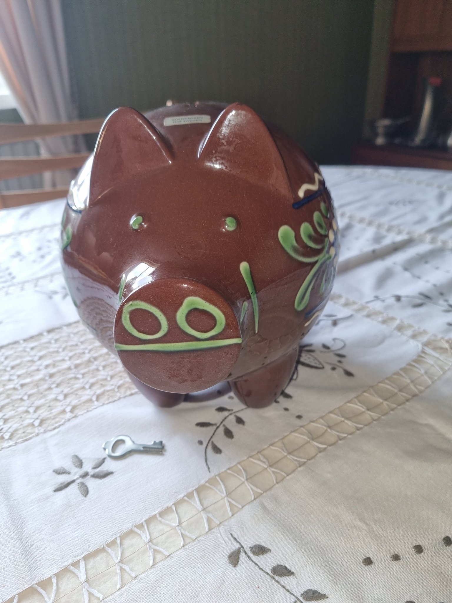 Spargris Guldkroken Hjo i glaserad keramik med .. | Köp på Tradera ...