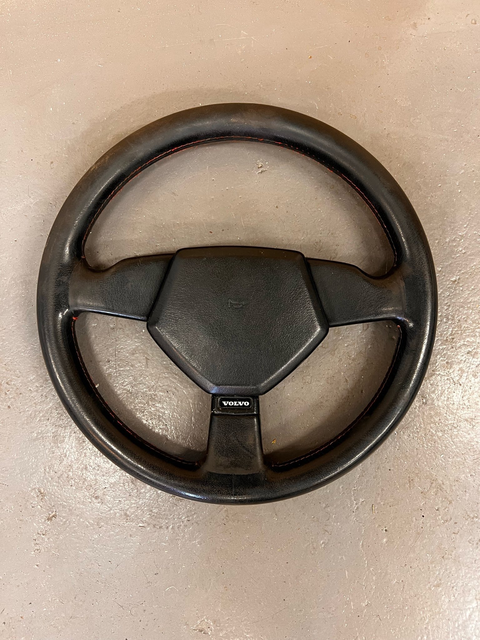 Se produkter som liknar Volvo ratt R-design på Tradera (632067329)