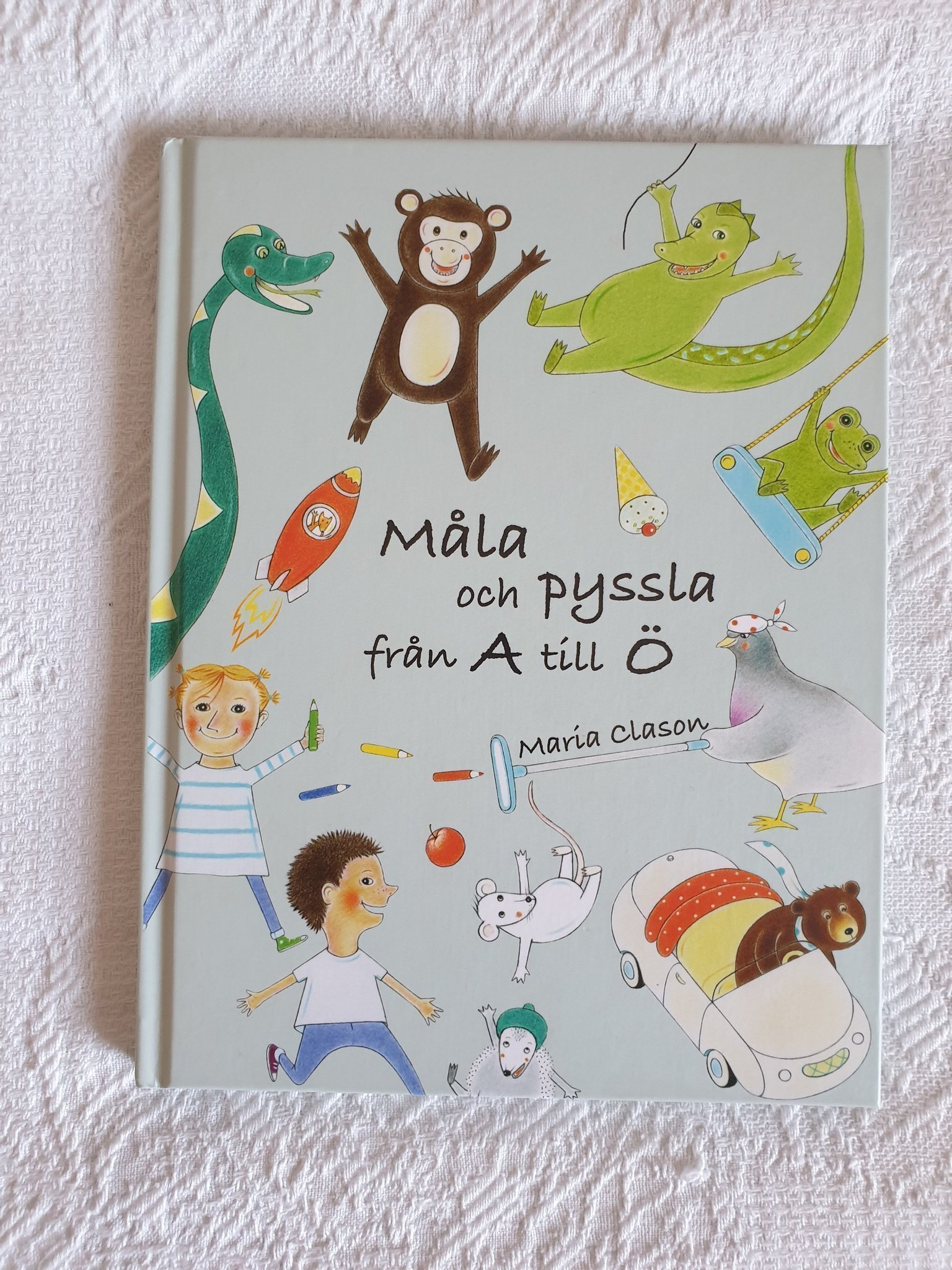 Oanvänd aktivitetsbok med alfabetet pysselbok | Köp på Tradera (708369219)