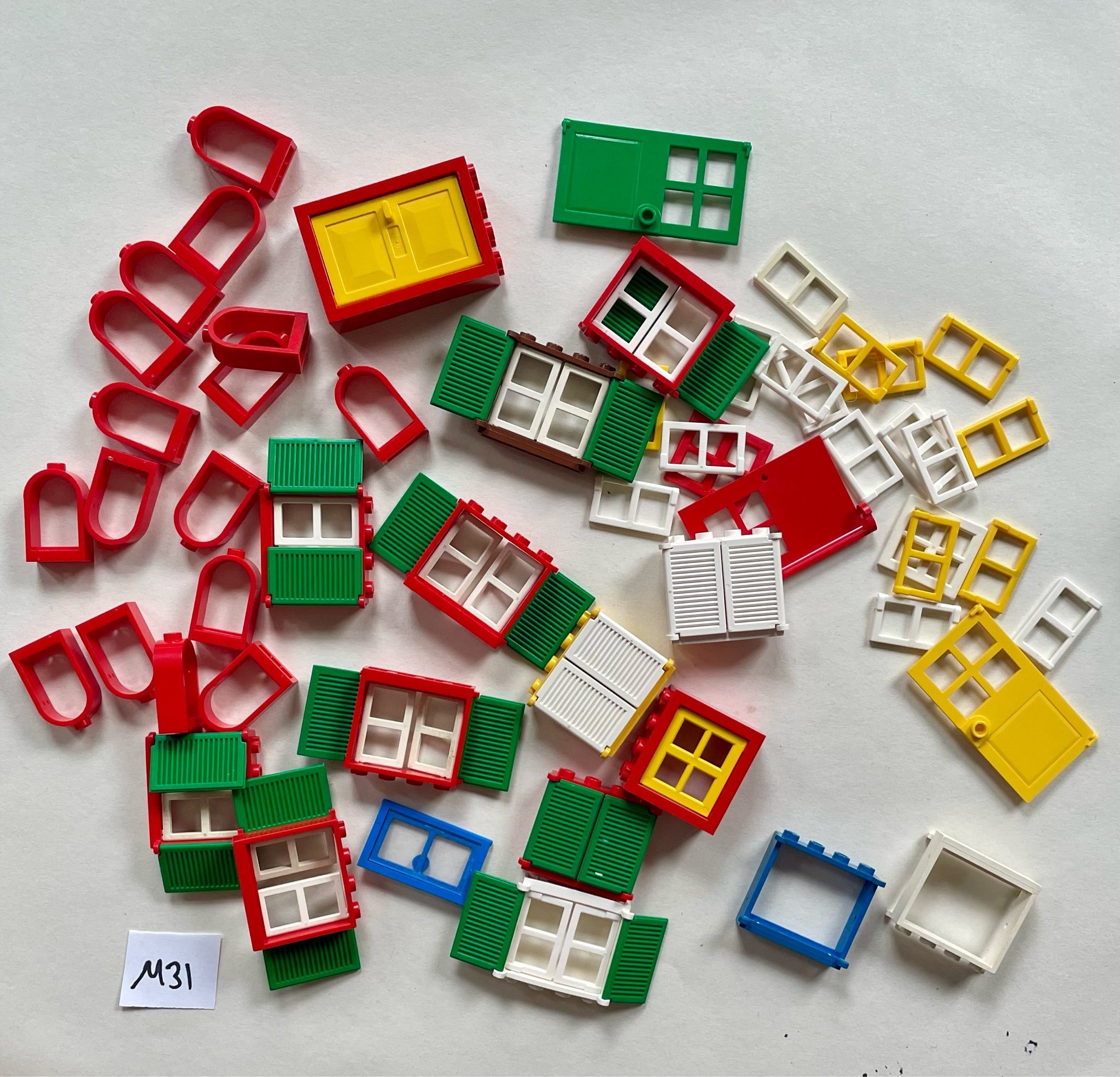 Se produkter som liknar #M31 ÄKTA LEGO fönster dörrar.. på Tradera ...