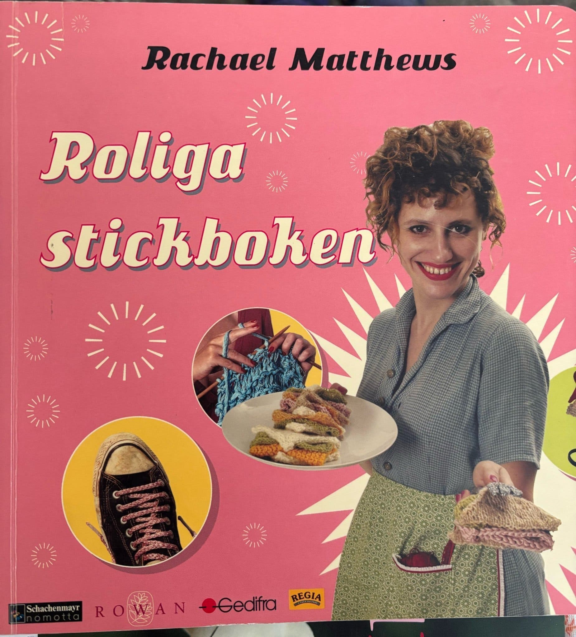 Se produkter som liknar Roliga stickboken av Rachael .. på Tradera ...