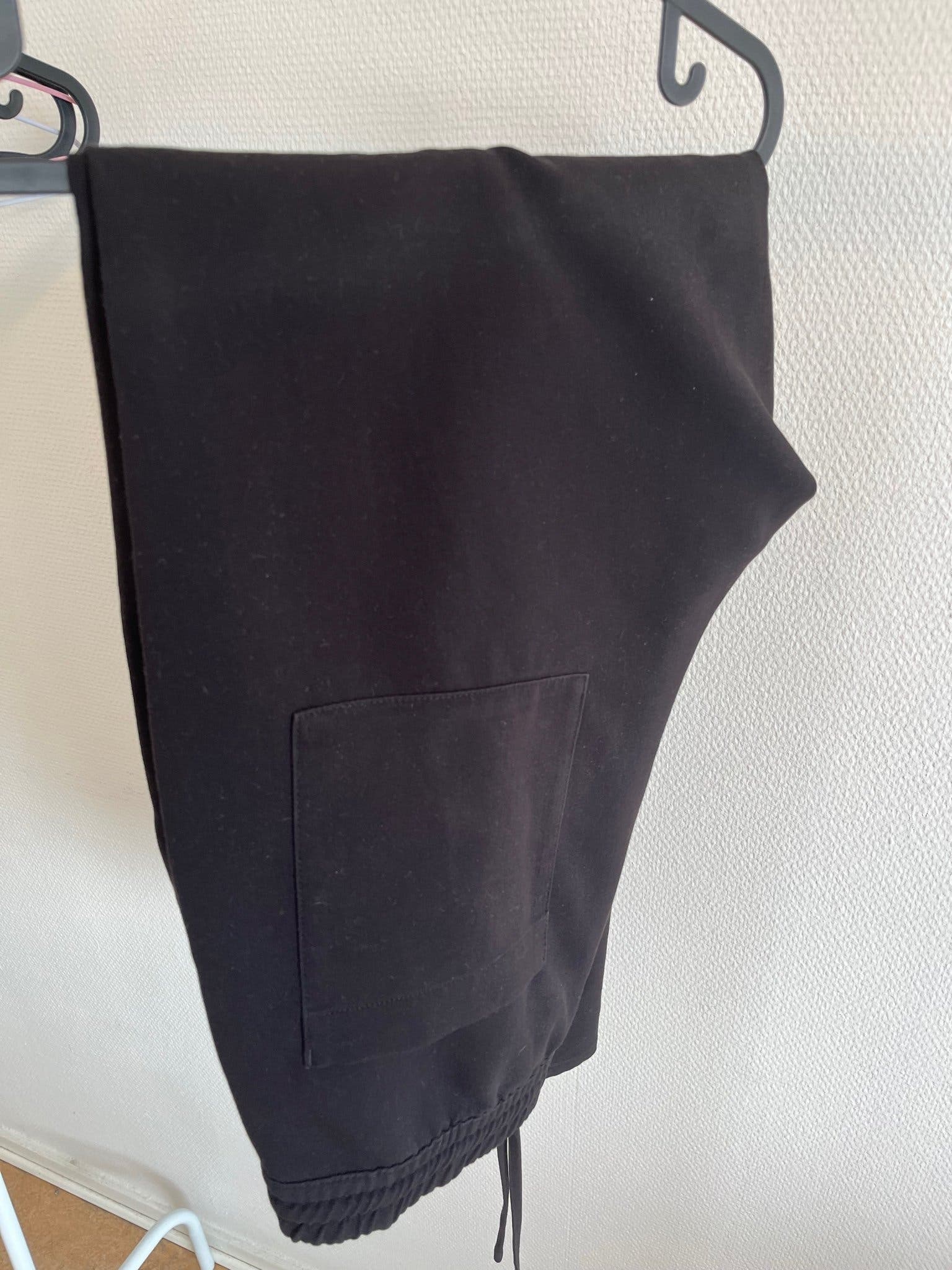 Bershka svarta byxor, storlek L | Köp på Tradera (736057867)