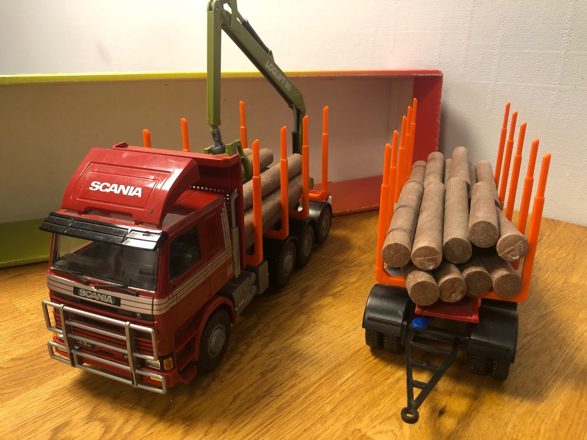 Emek Scania 143H 470 timmerbil med släp i origi.. | Köp på Tradera ...