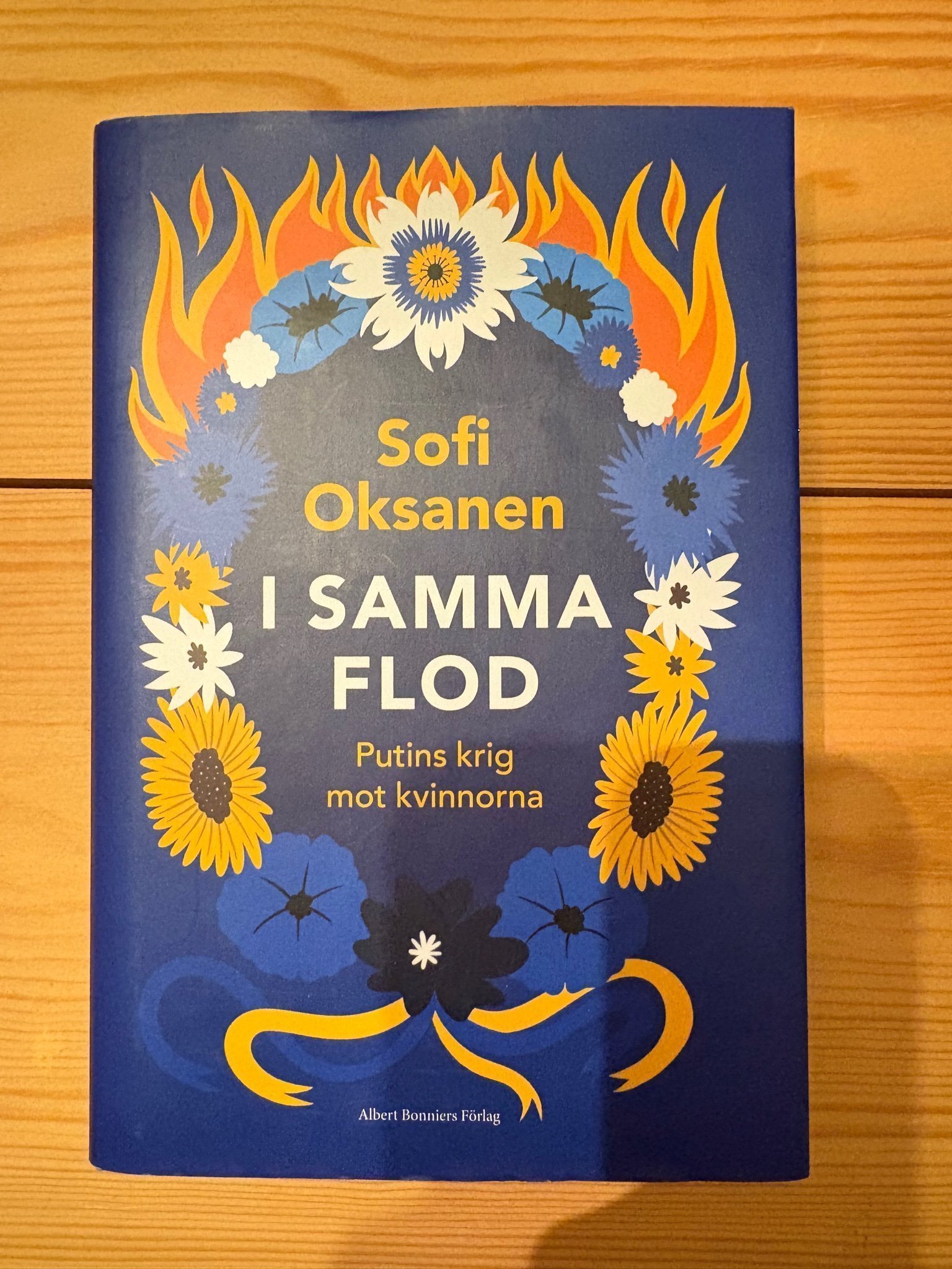 I samma flod - Putins krig mot kvinnorna, Sofi .. | Köp på Tradera ...