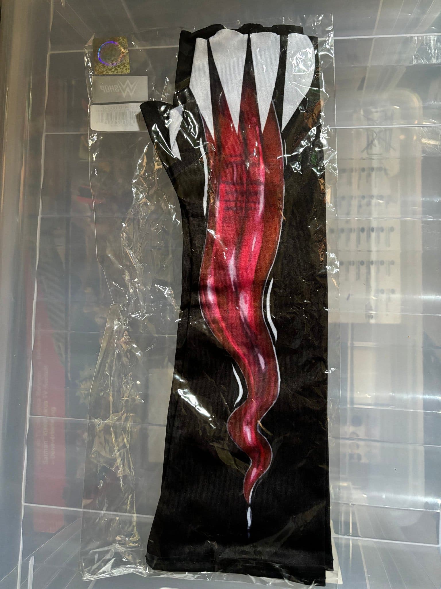 WWE Finn Balor Demon King armband arm sleeves, .. | Köp på Tradera ...