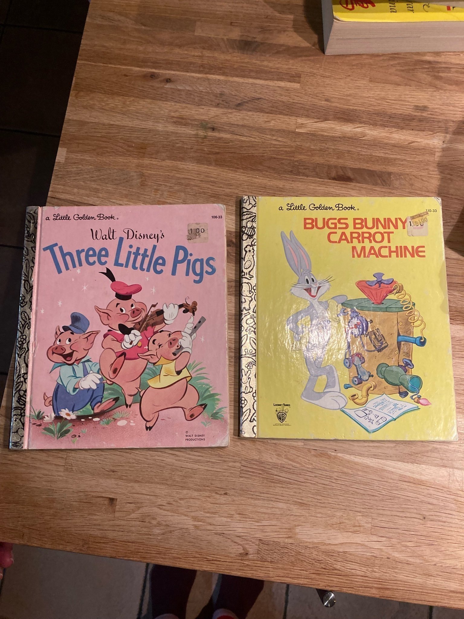 Se produkter som liknar Walt Disney's Three Little Pi.. på Tradera ...