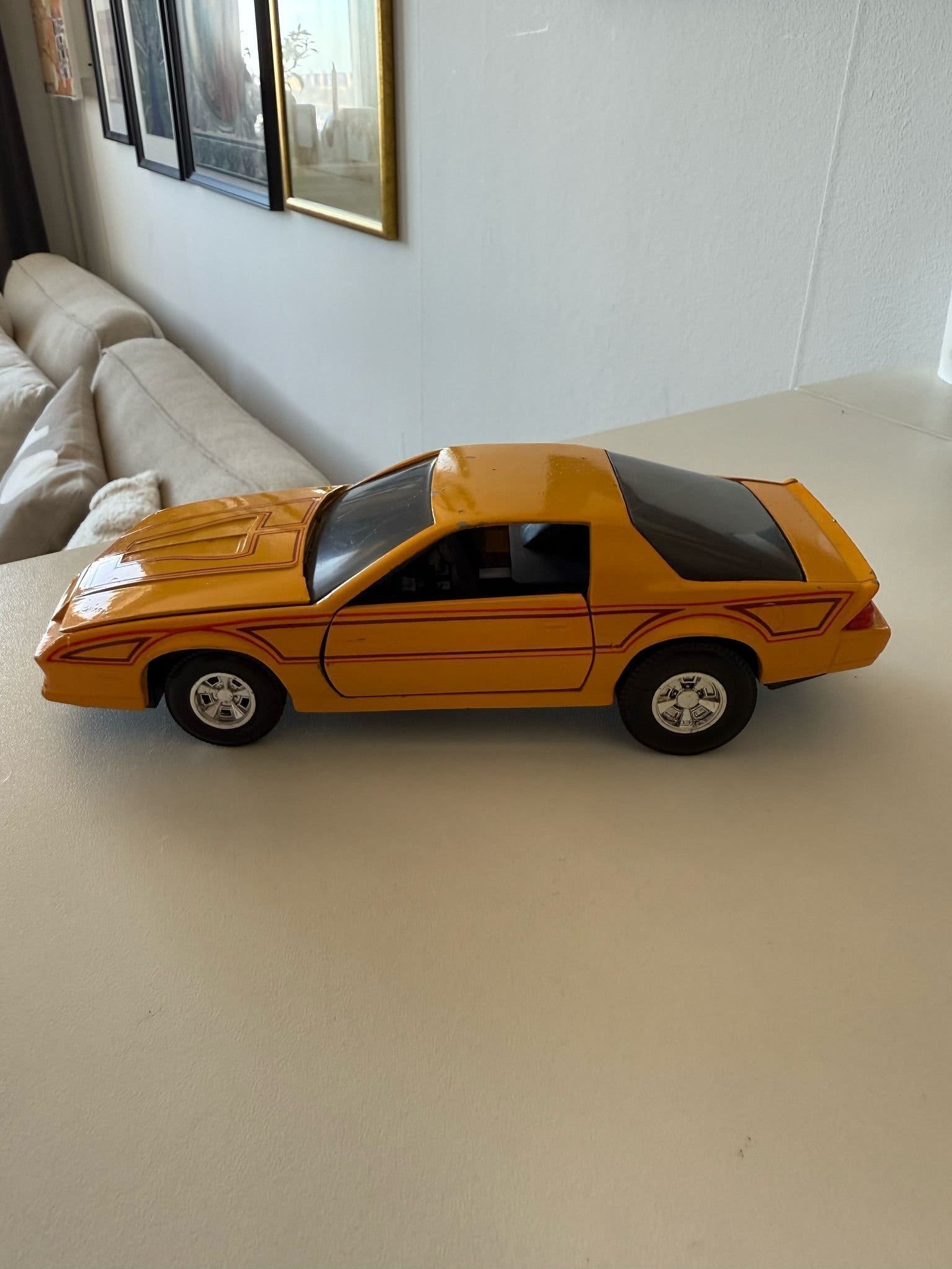Se produkter som liknar Leksaksbil - Gul Camaro på Tradera (688794203)