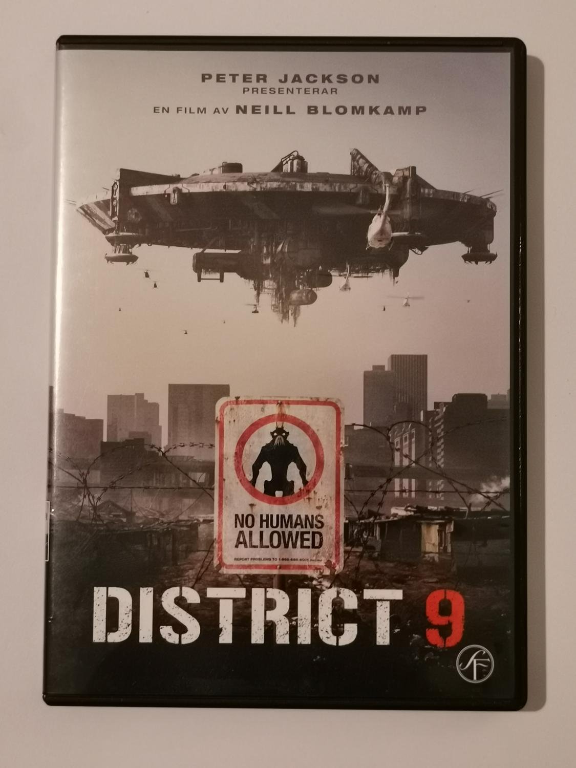 DISTRICT 9 - DVD - SVENSK TEXT | Köp från Finelle på Tradera (407755739)