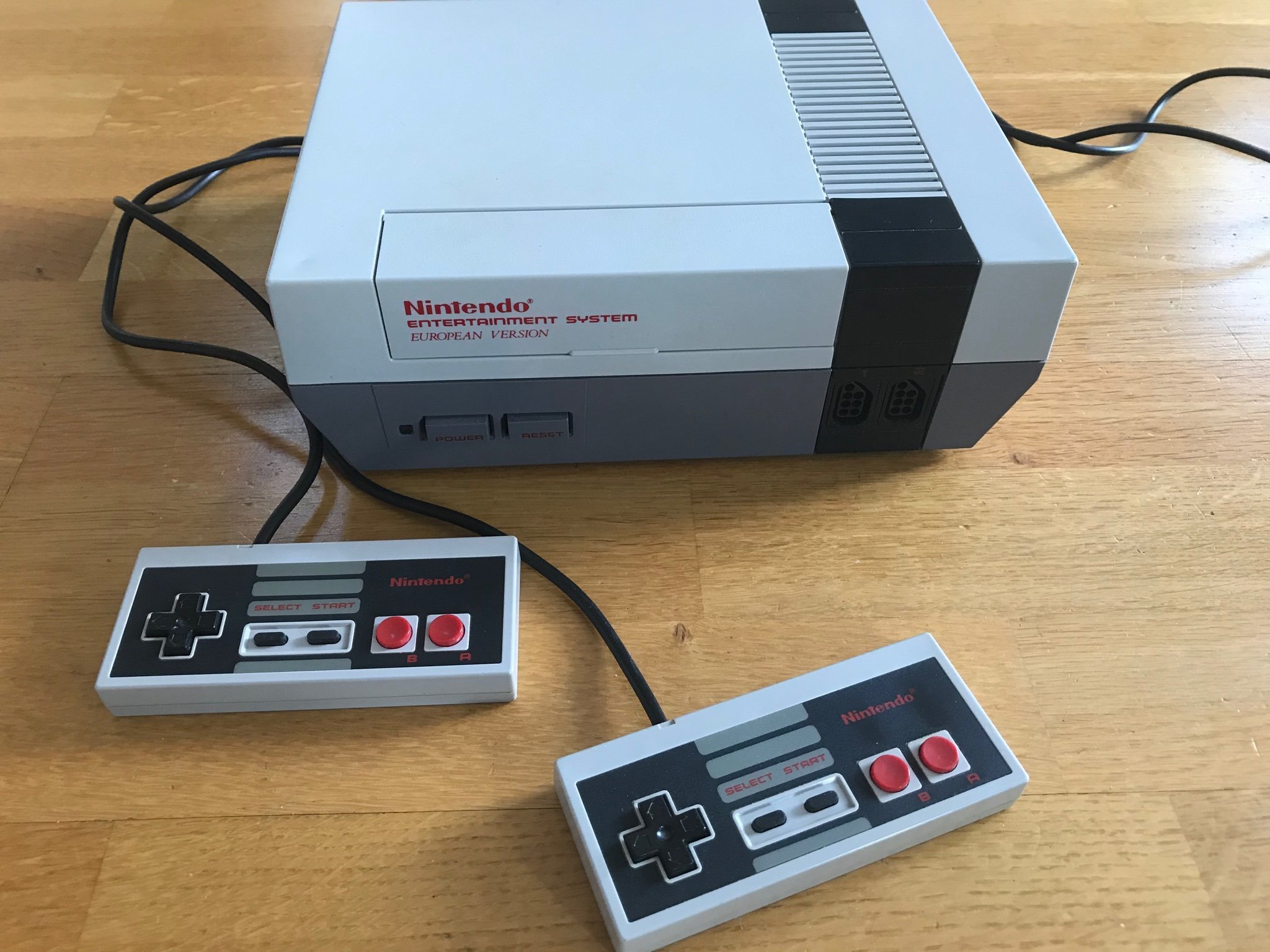 Nintendo 8-bit konsol NES - Original från 1985 (409318250) ᐈ Köp på Tradera