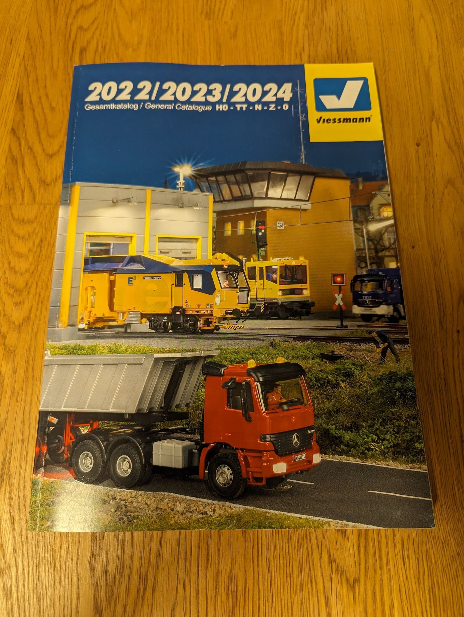 Se produkter som liknar VIESSMANN - Katalog modelljär.. på Tradera ...