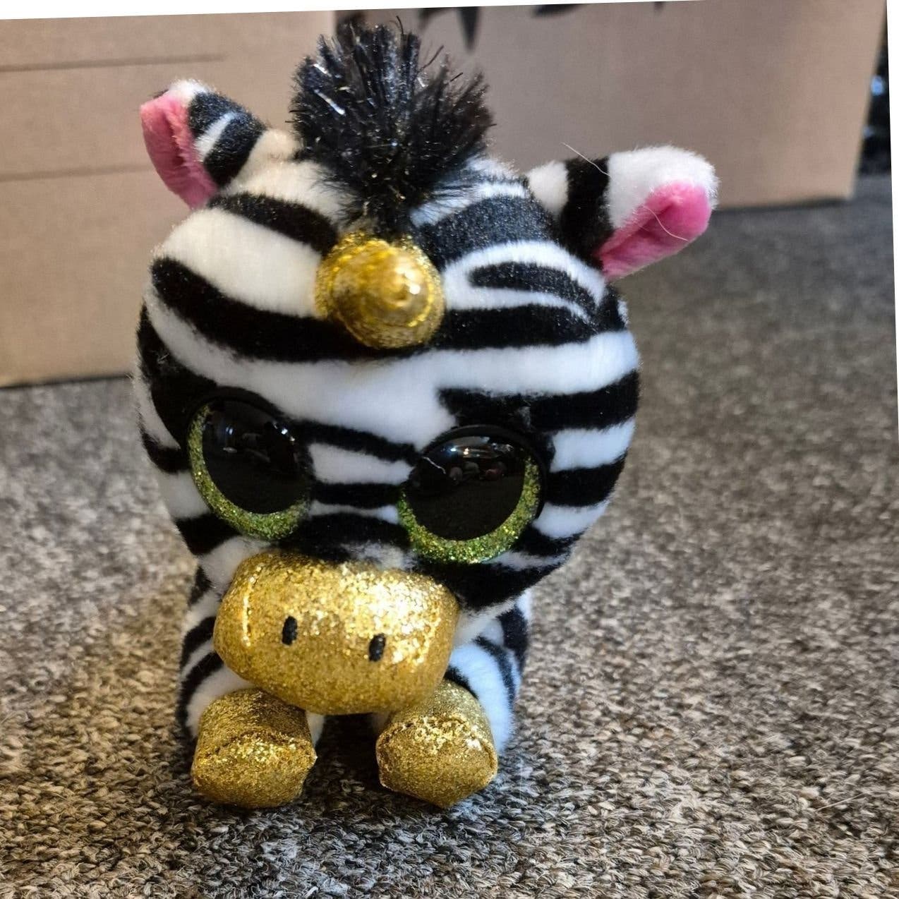 Se produkter som liknar Zuru Coco Surprise Zebra Enhö.. på Tradera ...