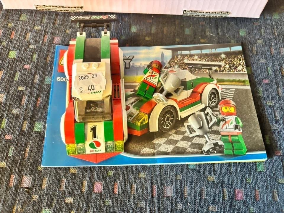 LEGO City Race Car (Set 60053) | Köp på Tradera (704710355)