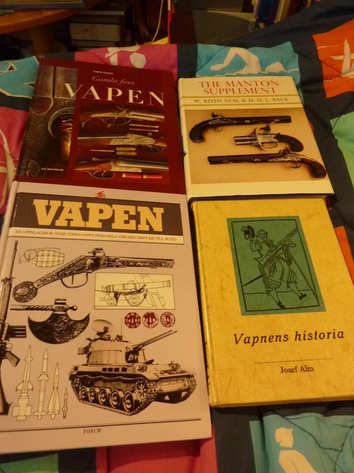 Se produkter som liknar 4 böcker om vapen Gamla Fina .. på Tradera ...
