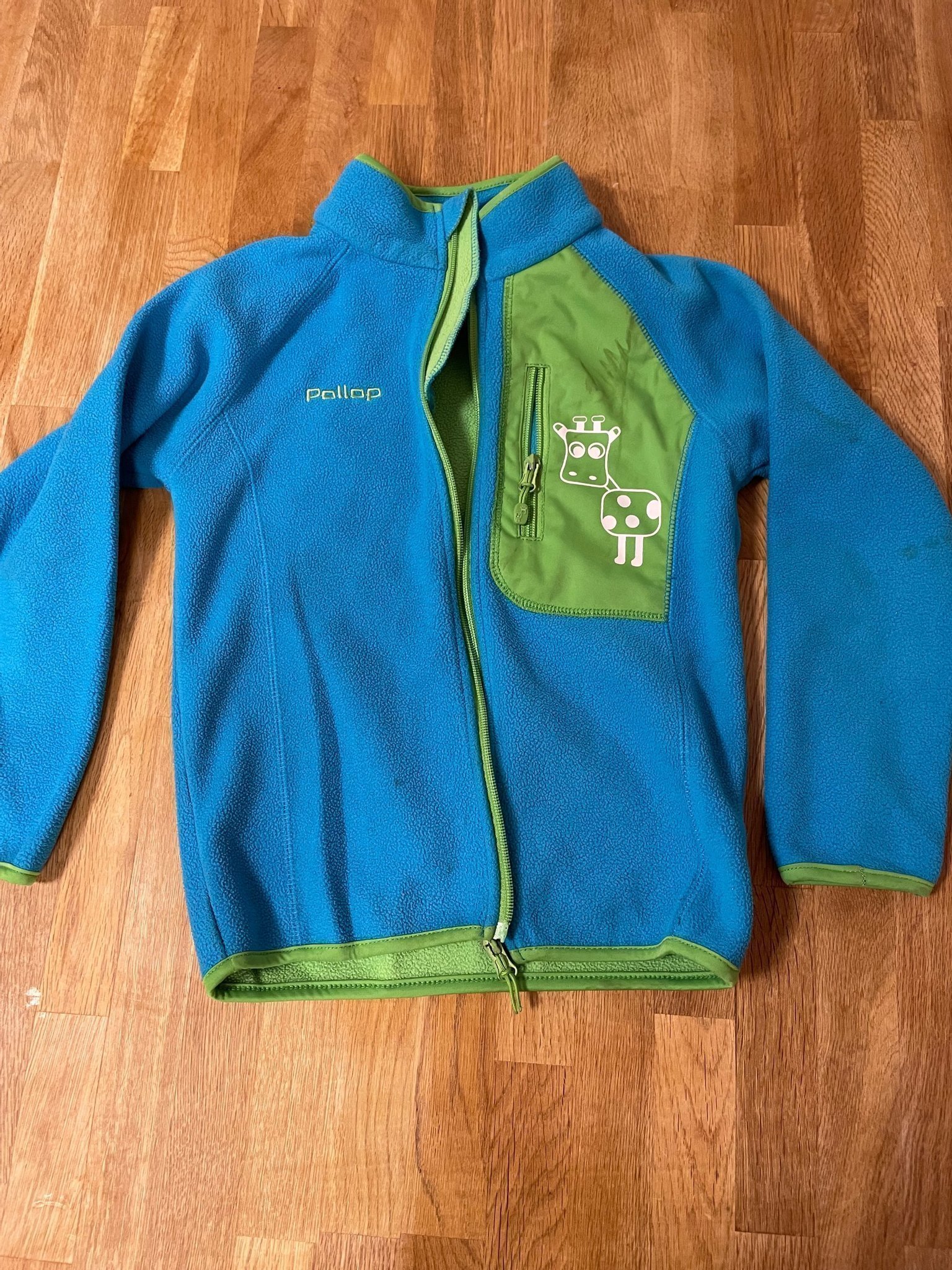 Fleecekofta storlek 120 bra skick | Köp på Tradera (694162415)