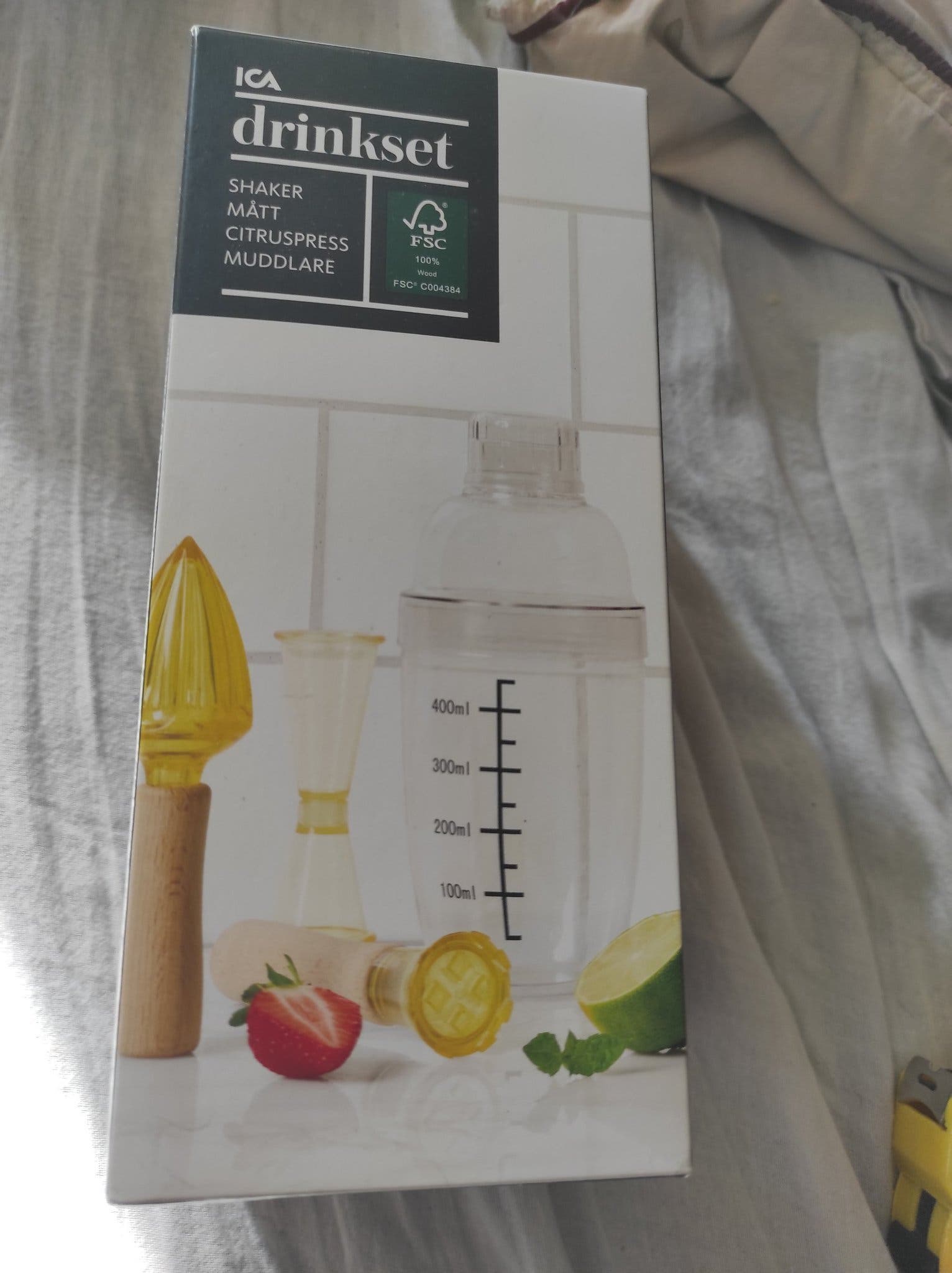 Se produkter som liknar Ica cocktail shaker i plast, .. på Tradera ...