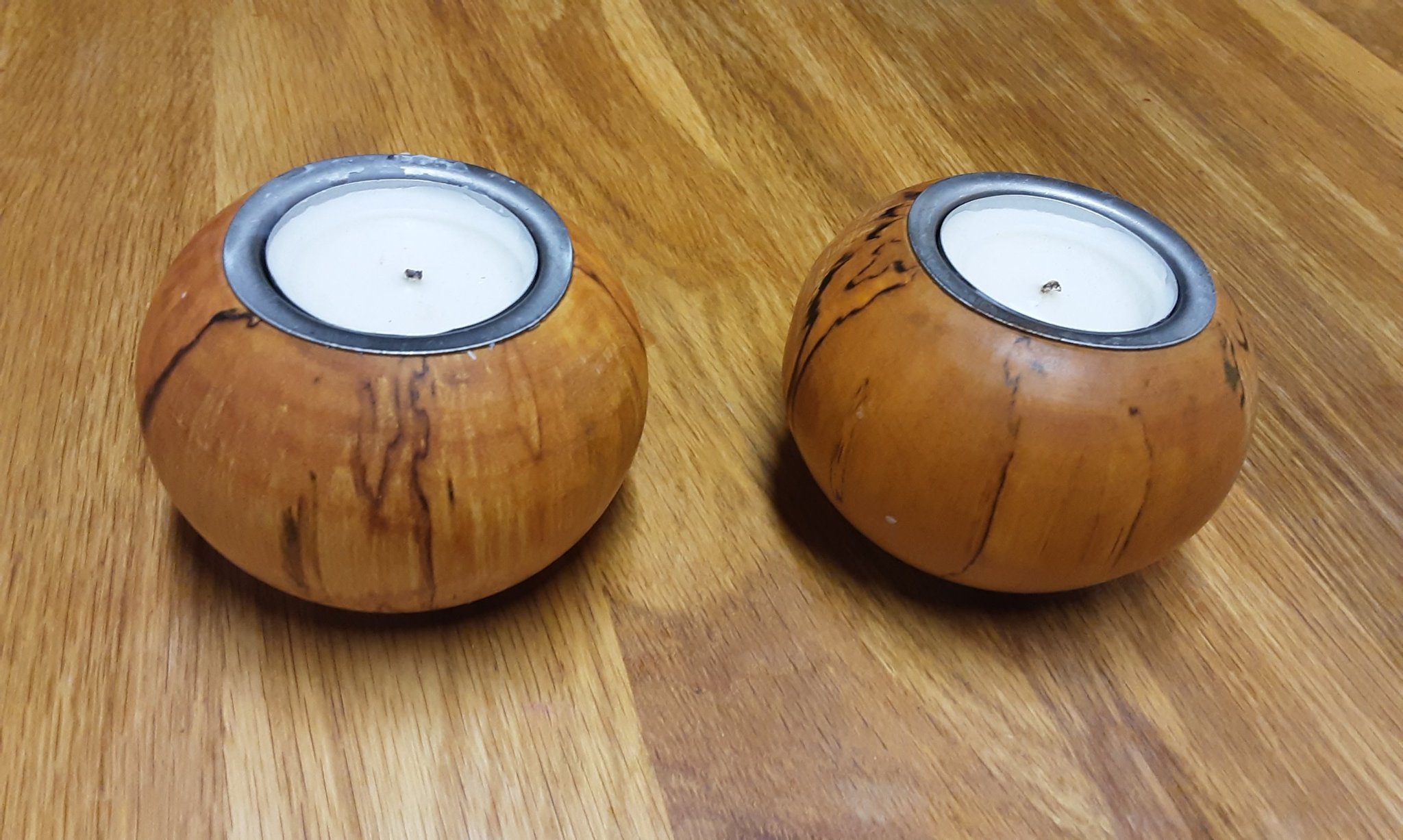 Två handgjorda ljuslyktor i trä av Erling Jervne | Köp på Tradera ...