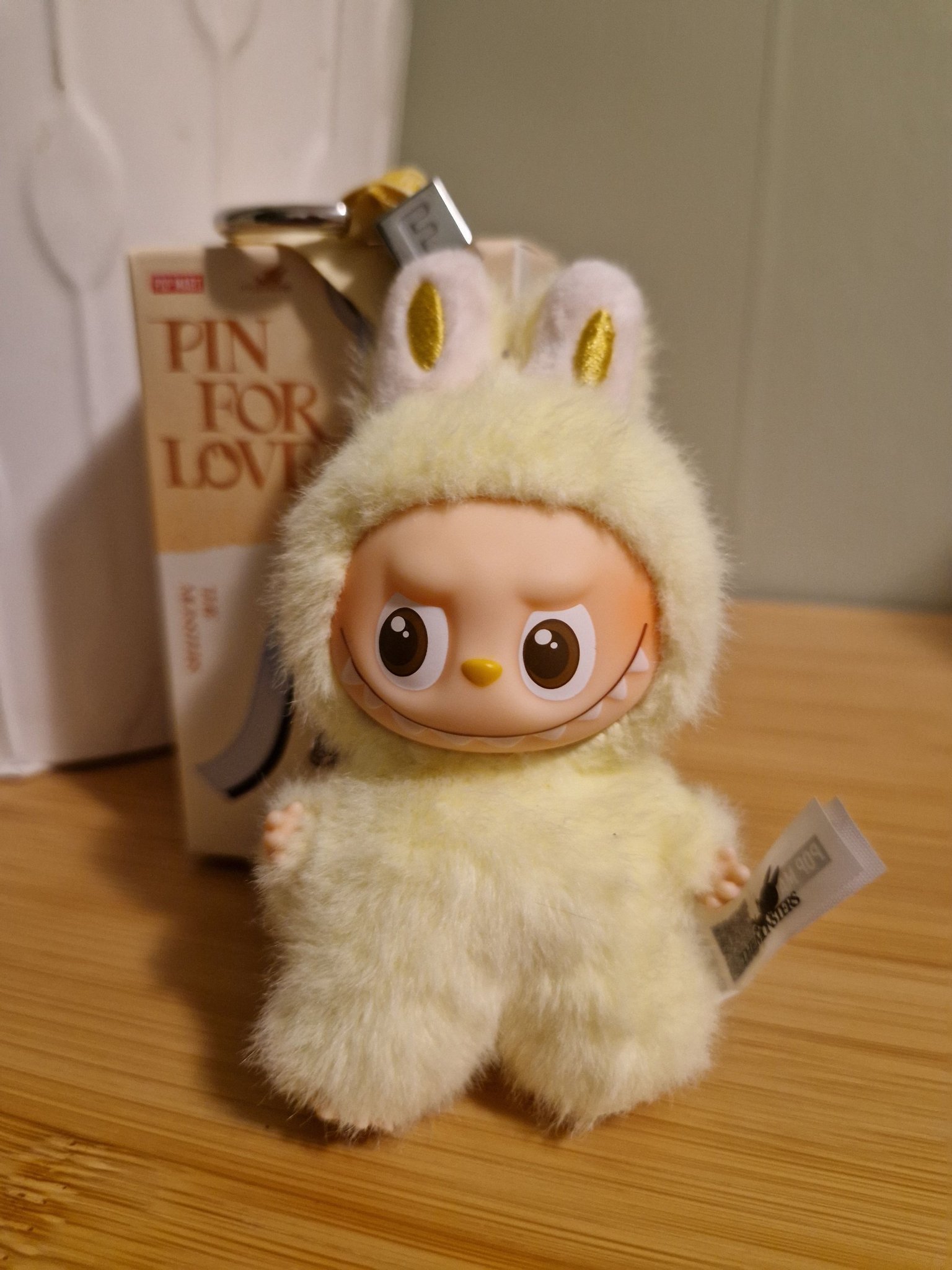 Labubu - Pin for Love - Bokstaven "F" | Köp på Tradera (702167755)