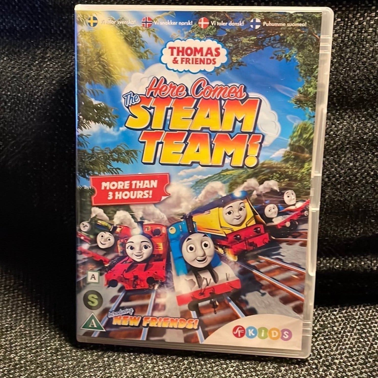 Se produkter som liknar Thomas & vännerna Här kommer .. på Tradera ...