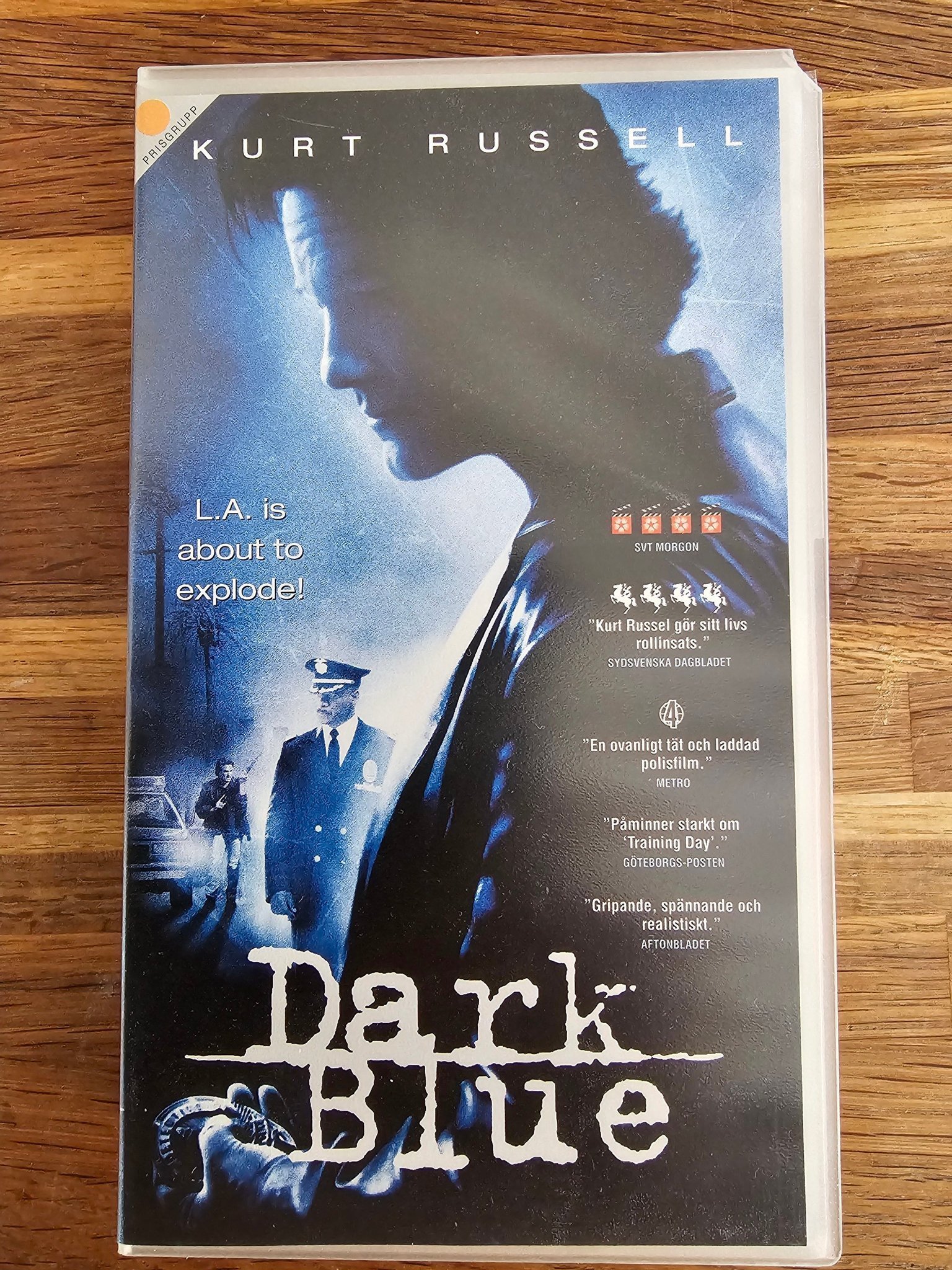 Dark Blue VHS | Köp på Tradera (709362062)