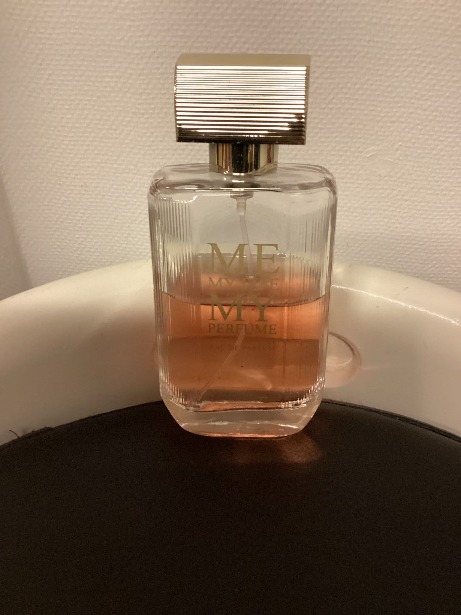 Se produkter som liknar My Life My Perfume Eau de Par.. på Tradera ...