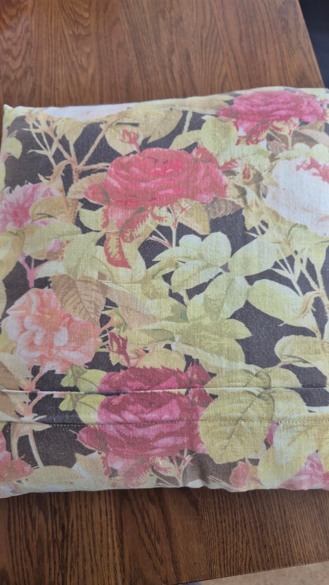 Blommigt kuddfodral, 43*43 cm, Varnamo of Swede.. | Köp på Tradera ...