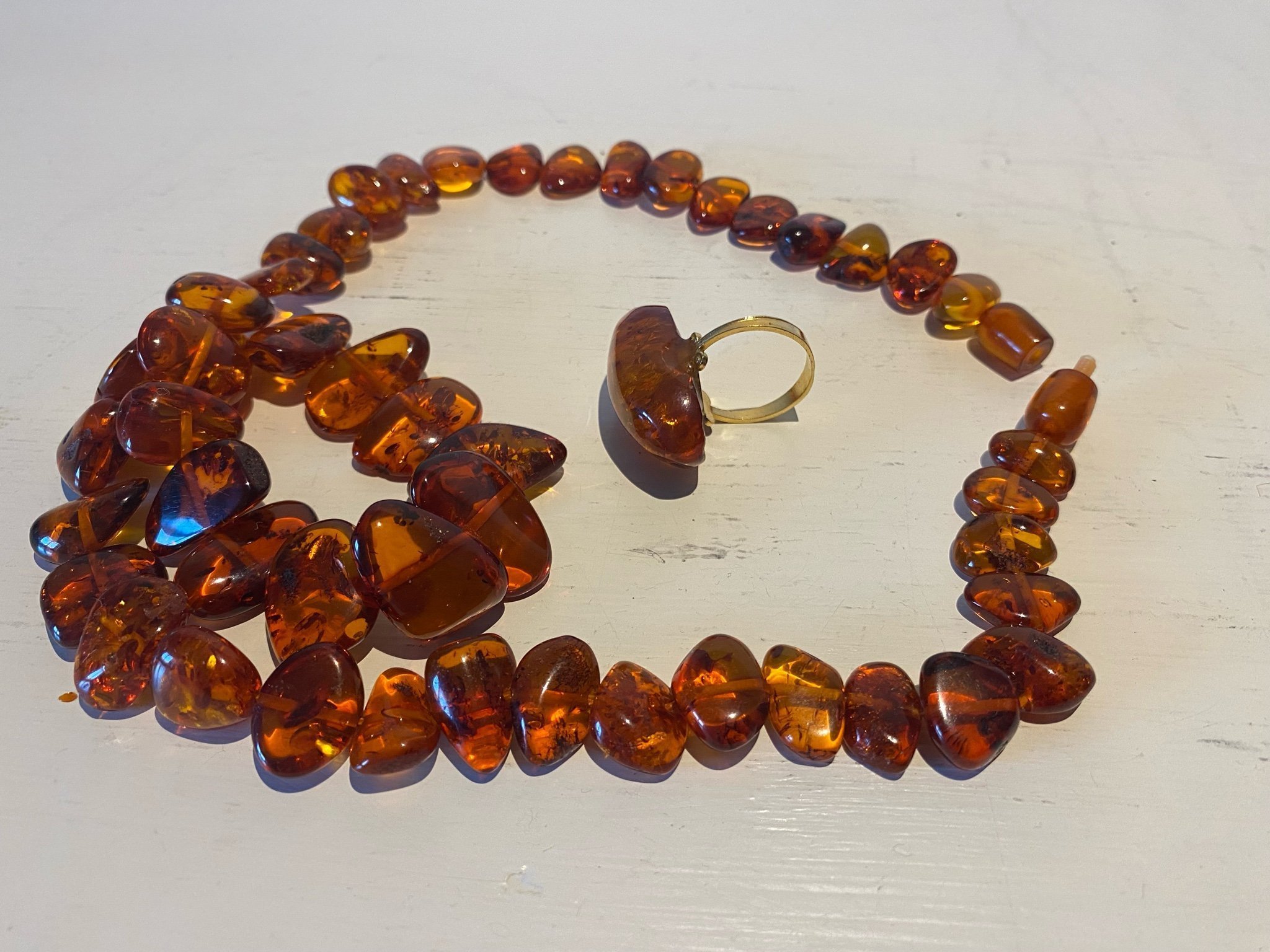 Halsband och ring i bärnsten | Köp på Tradera (708274284)