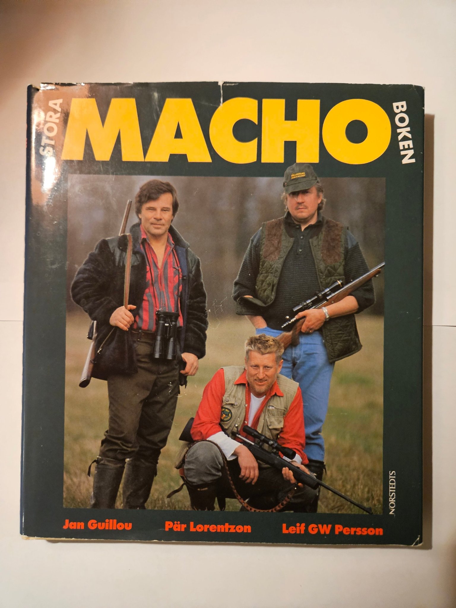 Stora Machoboken - Jan Guillou, Pär Lorentzon, .. | Köp på Tradera ...