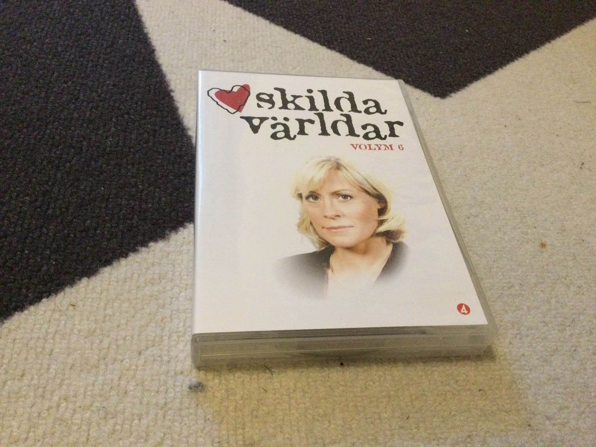 Se produkter som liknar Skilda Världar Volym 6 (Nyski.. på Tradera ...