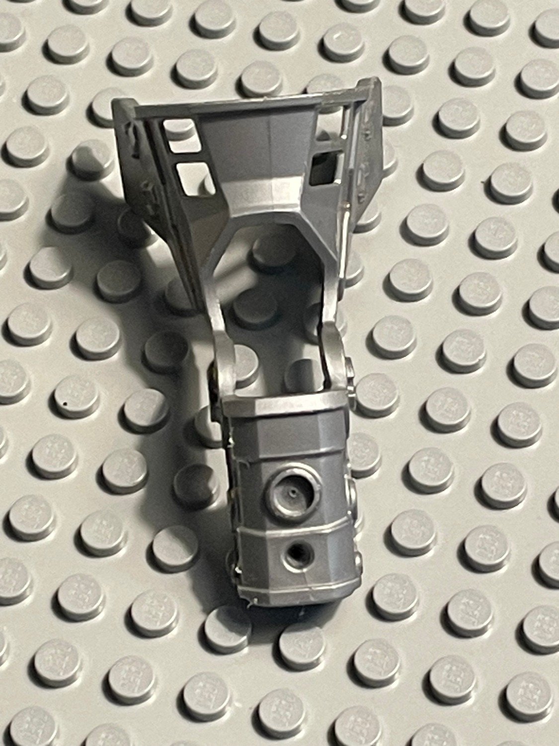 Flat Silver Hero Factory Leg Guard (87798) 1st | Köp på Tradera (610301374)