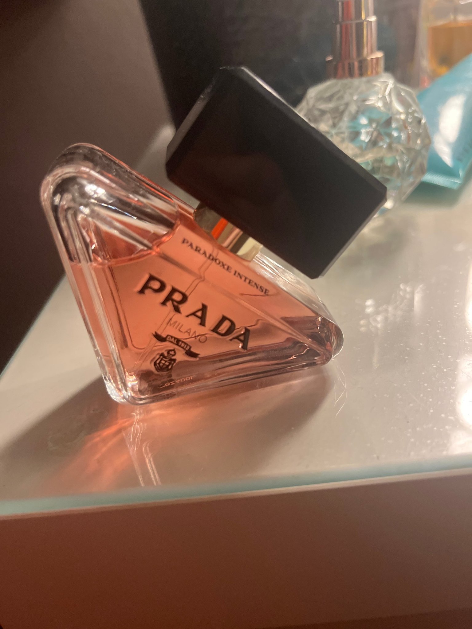 Se produkter som liknar Prada Paradoxe Intense Parfym på Tradera ...