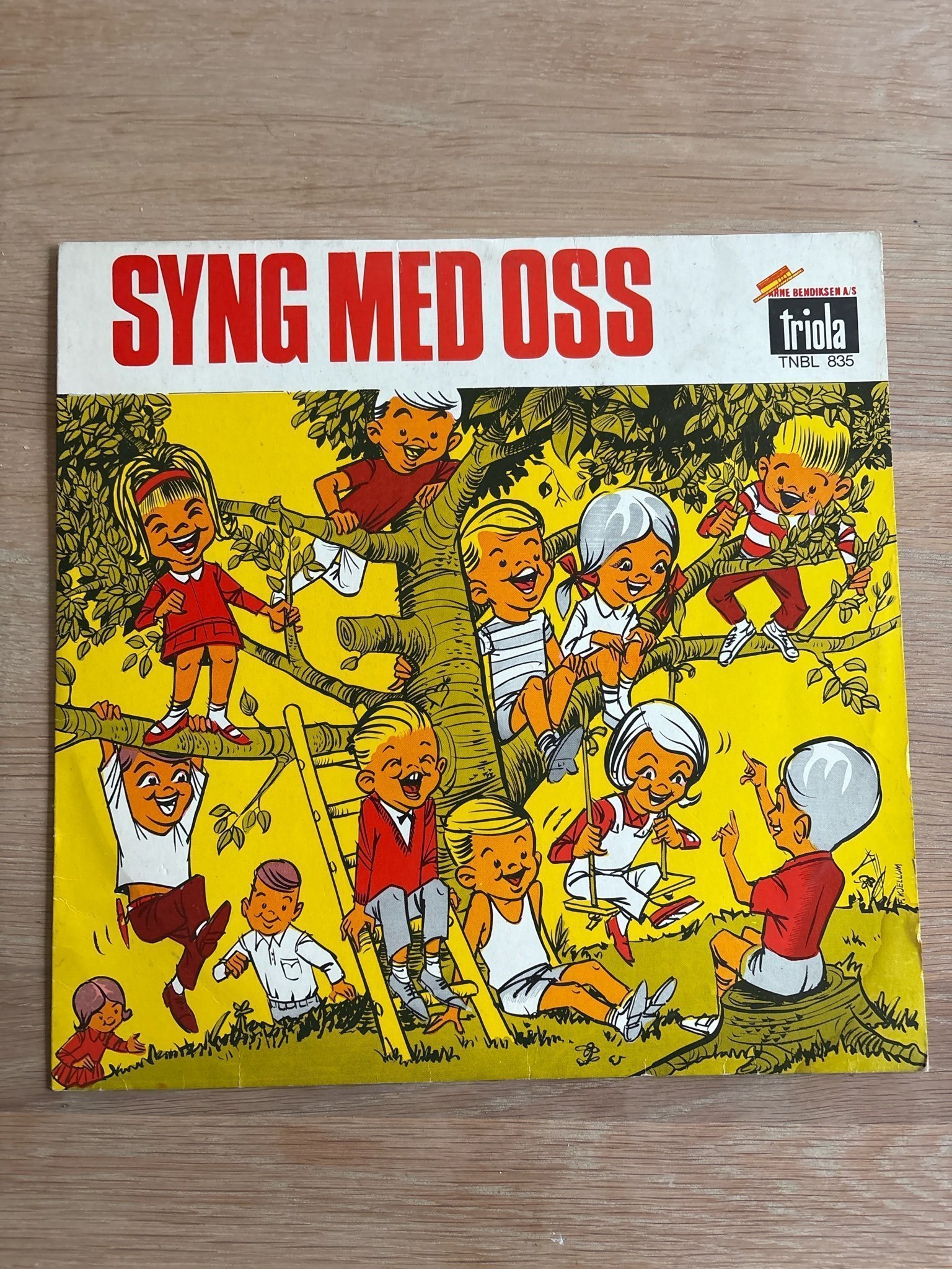 Se produkter som liknar Syng med oss – Barn synger fo.. på Tradera ...