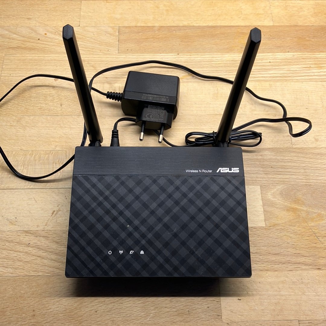 Se produkter som liknar ASUS Wireless N Router RT-N12.. på Tradera ...