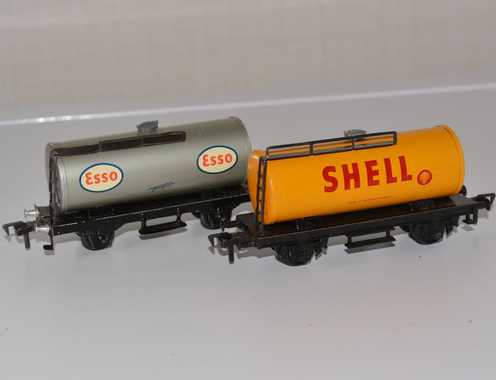 Fleischmann H0, Tankvagnar Esso och Shell | Köp på Tradera (708402866)